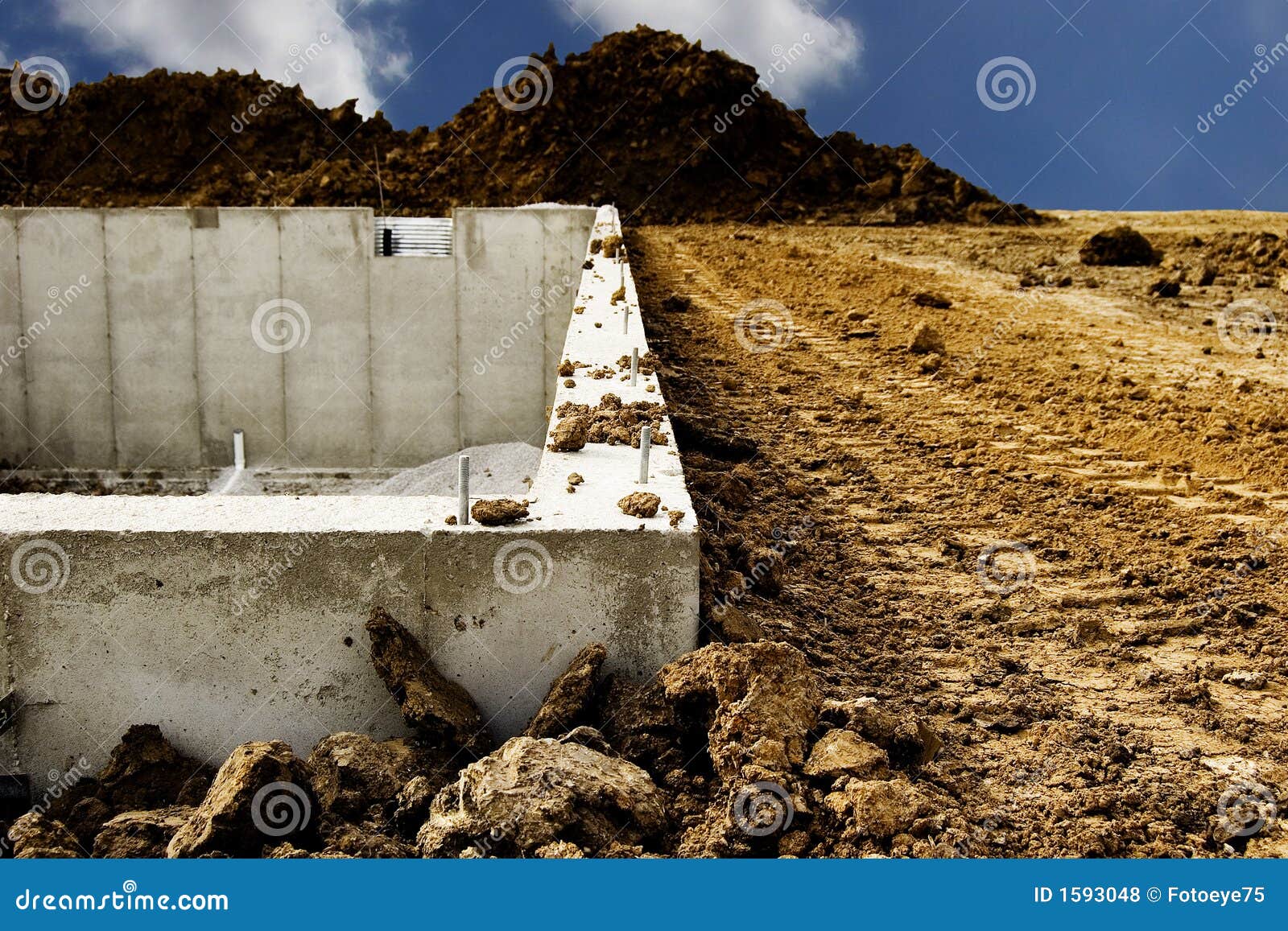 Fondamento domestico fotografia stock. Immagine di casa - 1593048