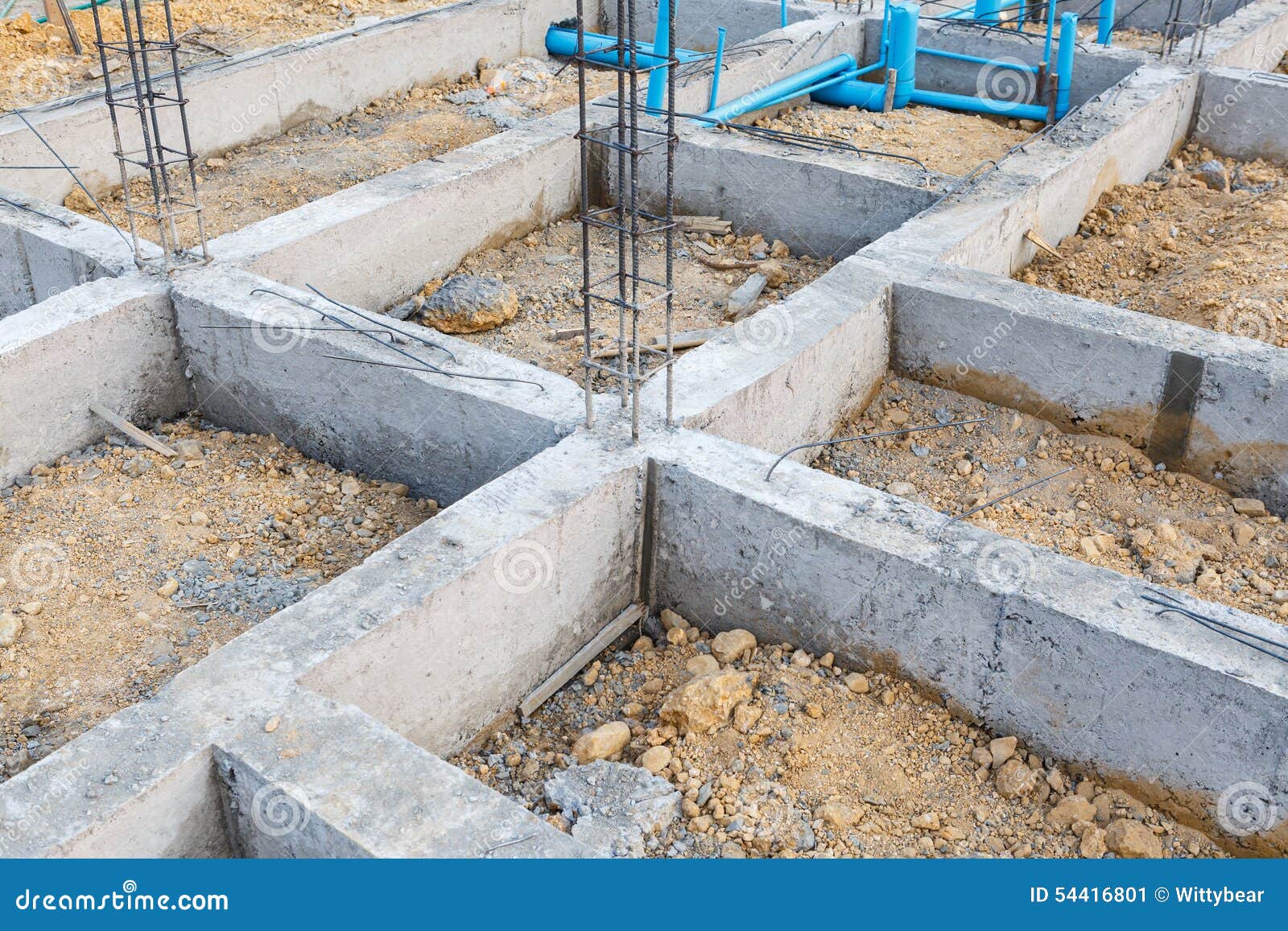 Fondamento Per La Costruzione Di Casa Immagine Stock - Immagine di asta ...
