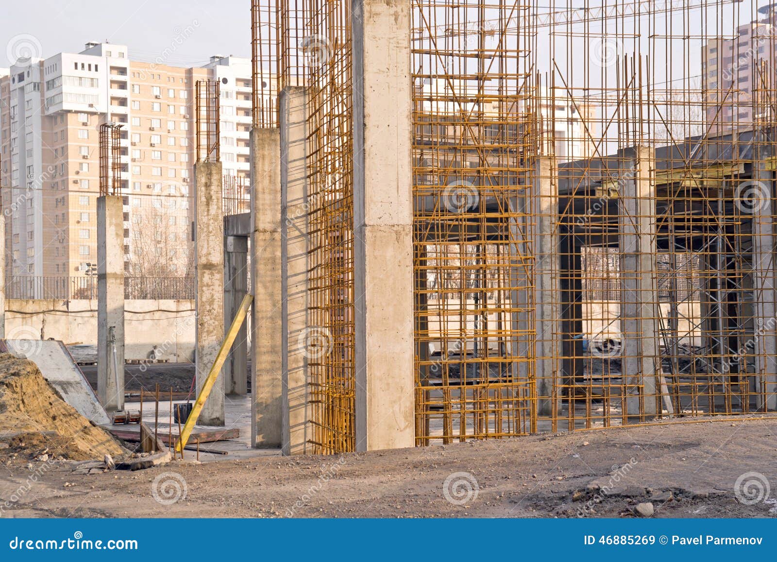Fondation Du Bâtiment Construit Image stock - Image du construction ...