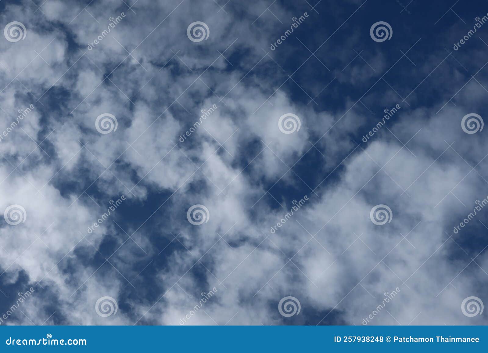 Fondo Abstracto Con Cielo Blanco Y Nubes Foto de archivo - Imagen de ...