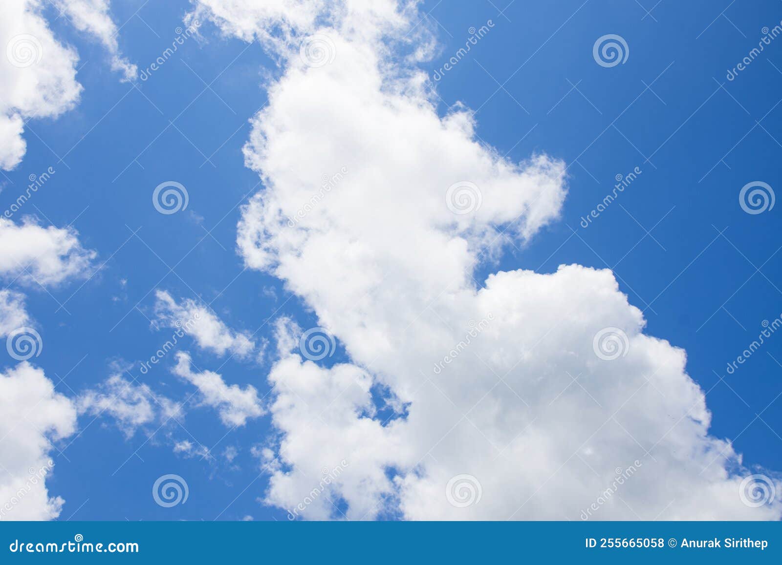 Fondo azul cielo claro foto de archivo. Imagen de nube - 255665058