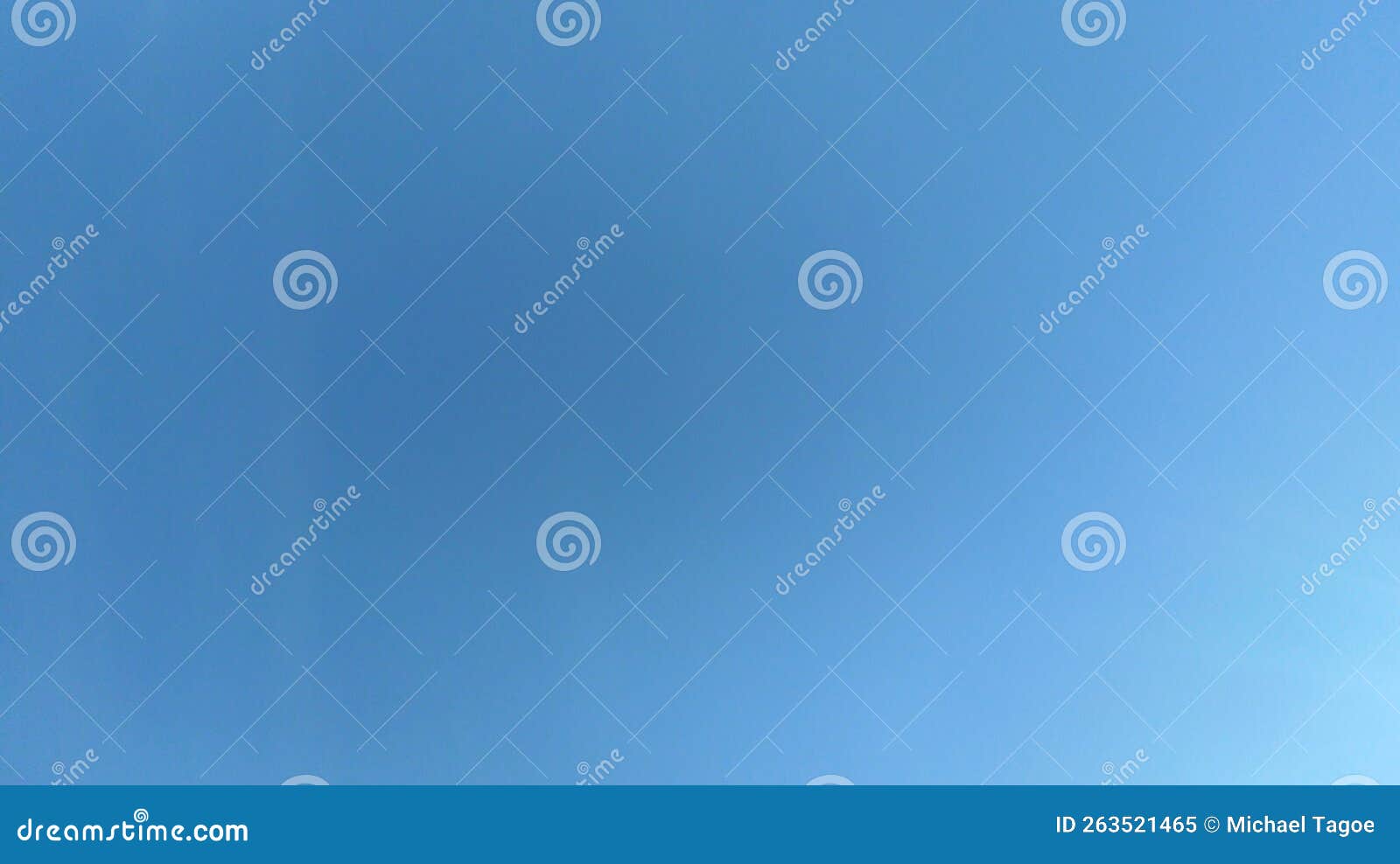 Fondo azul cielo claro imagen de archivo. Imagen de brillante - 263521465