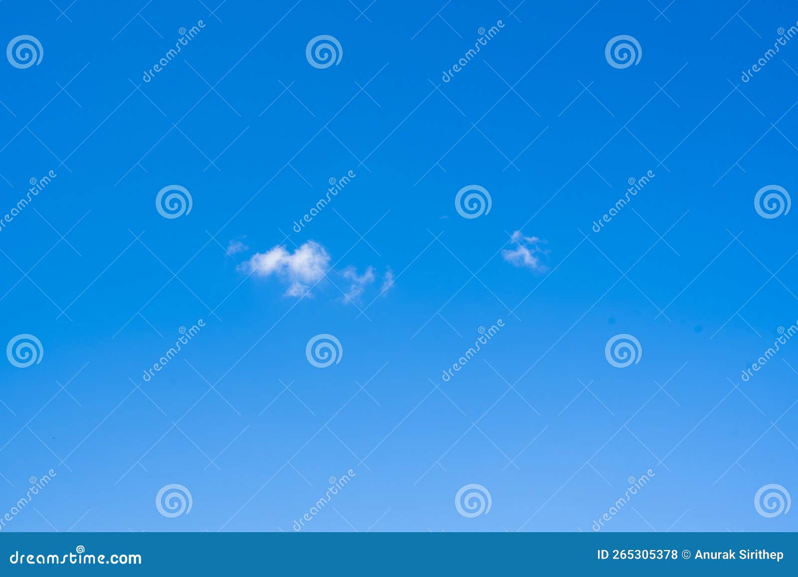 Fondo azul cielo claro foto de archivo. Imagen de brillante - 265305378