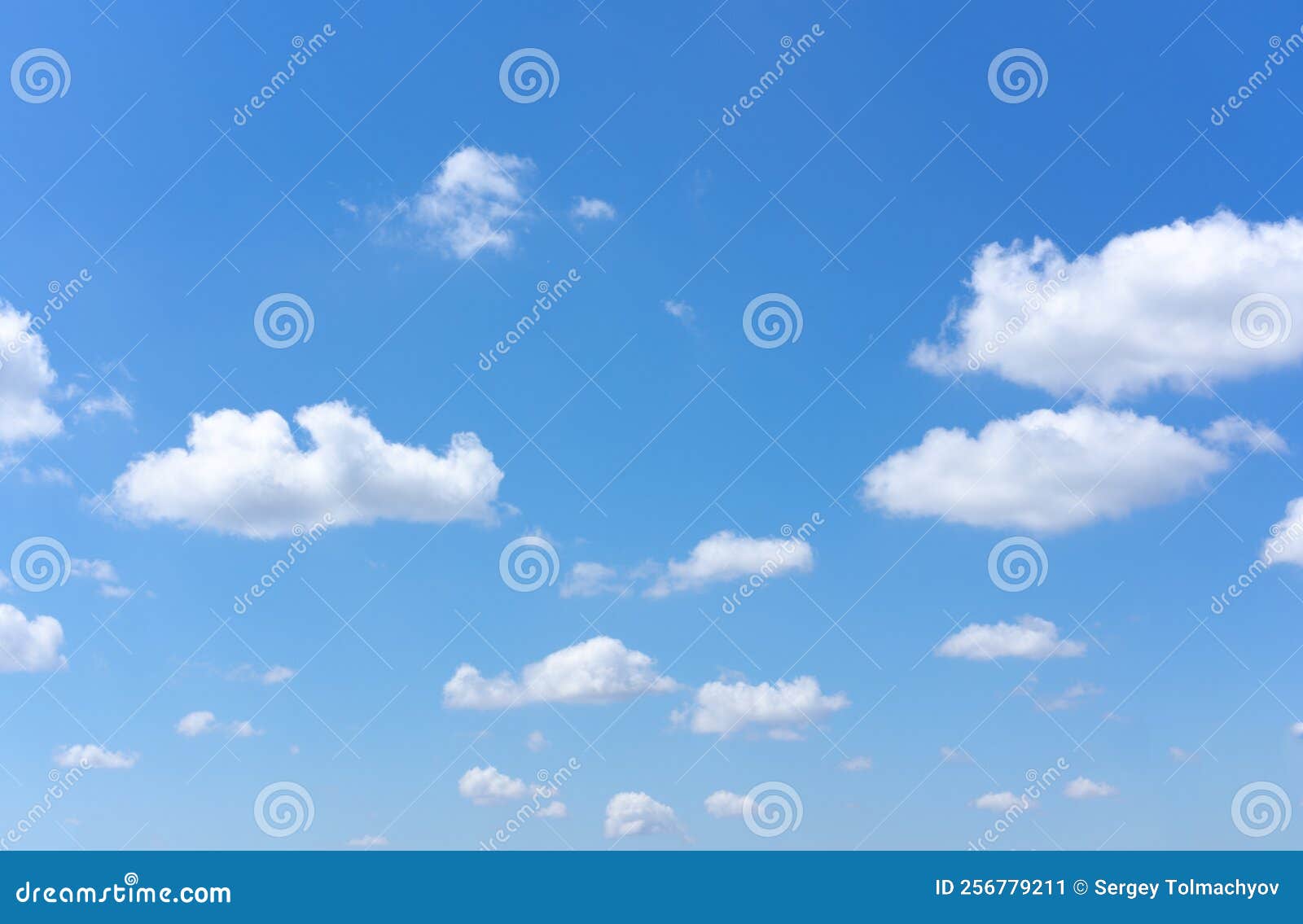 Fondo Azul Cielo Claro Con Nubes Blancas Imagen de archivo - Imagen de ...