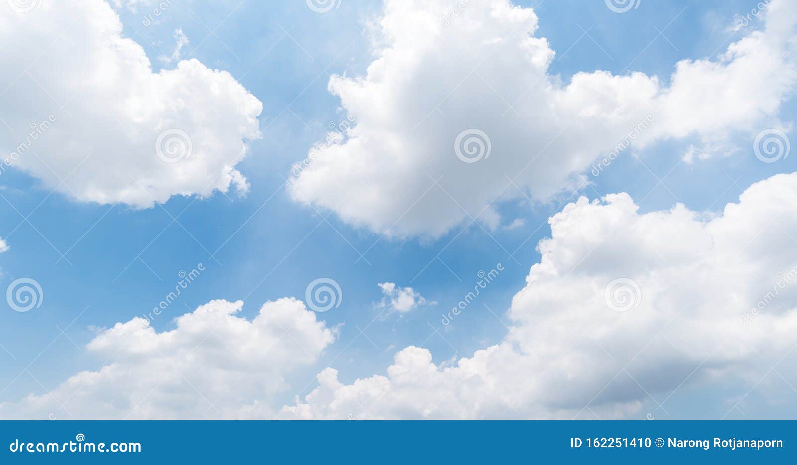 Fondo Azul Claro Del Cielo, Nubes Con Fondo Foto de archivo - Imagen de ...