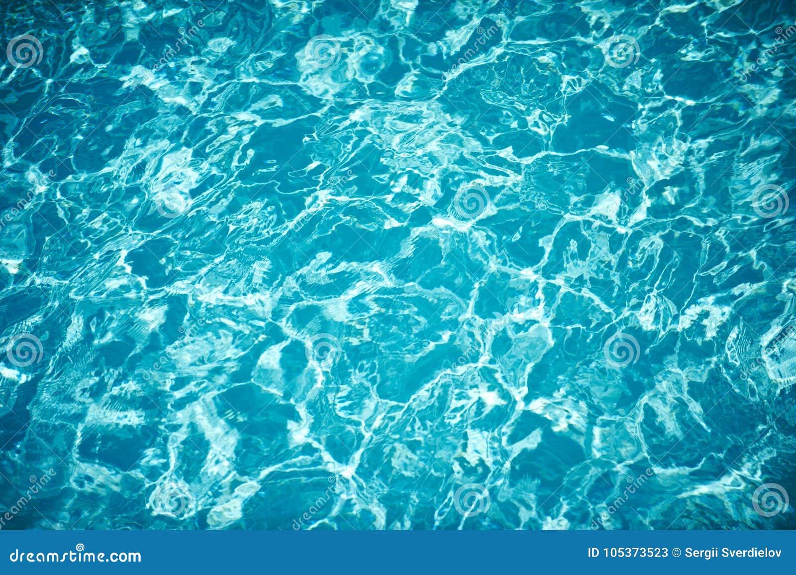 Fondo azul de piscina imagen de archivo. Imagen de movimiento - 105373523