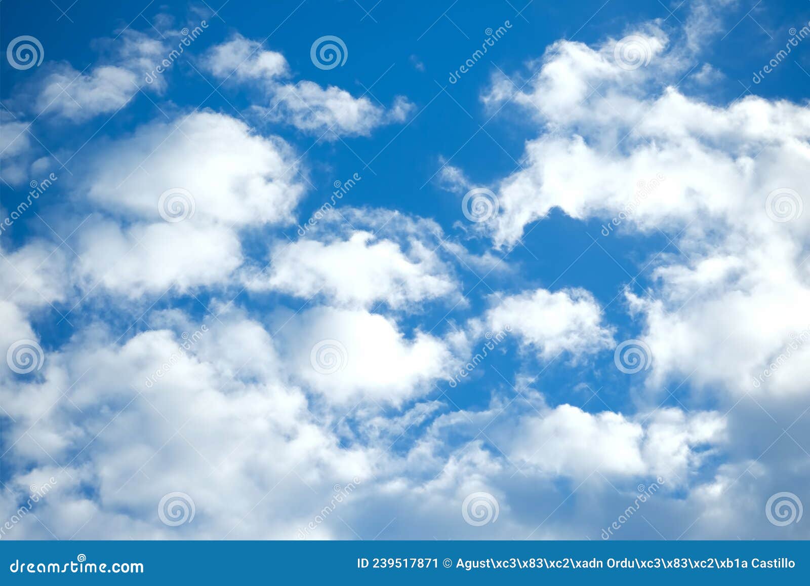 Fondo Azul Del Cielo Con Nubes Blancas Imagen de archivo - Imagen de ...