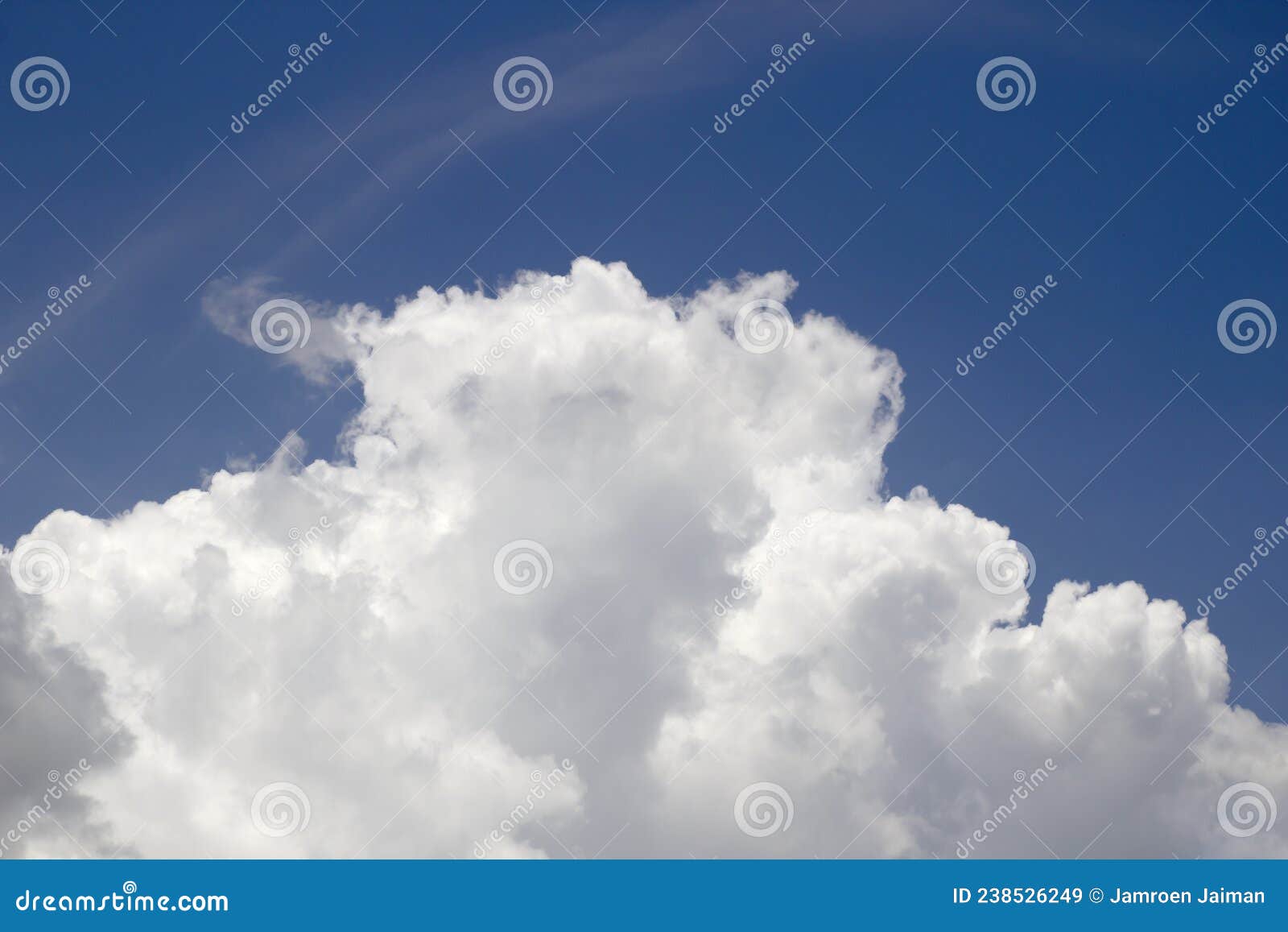 Fondo Azul Del Cielo Con Nubes Naturales Imagen de archivo - Imagen de ...