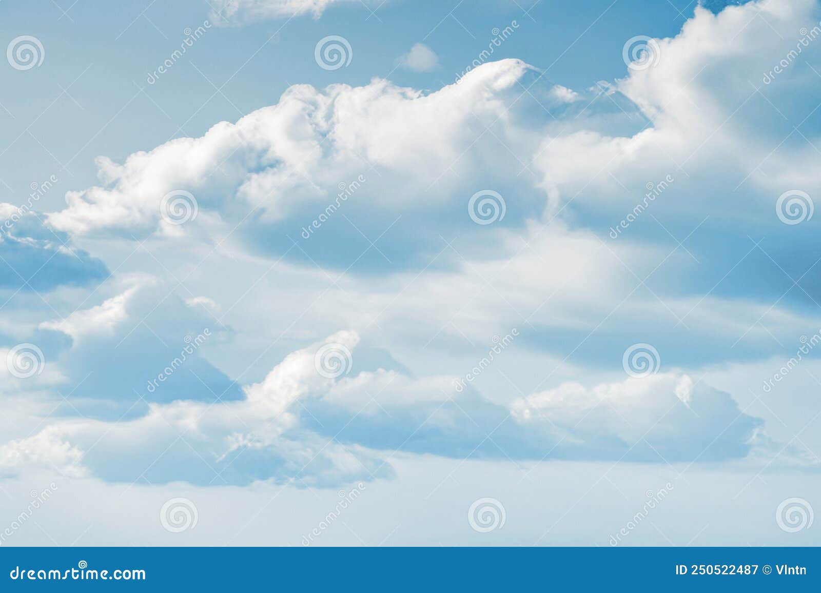 Fondo azul del cielo imagen de archivo. Imagen de ambiente - 250522487