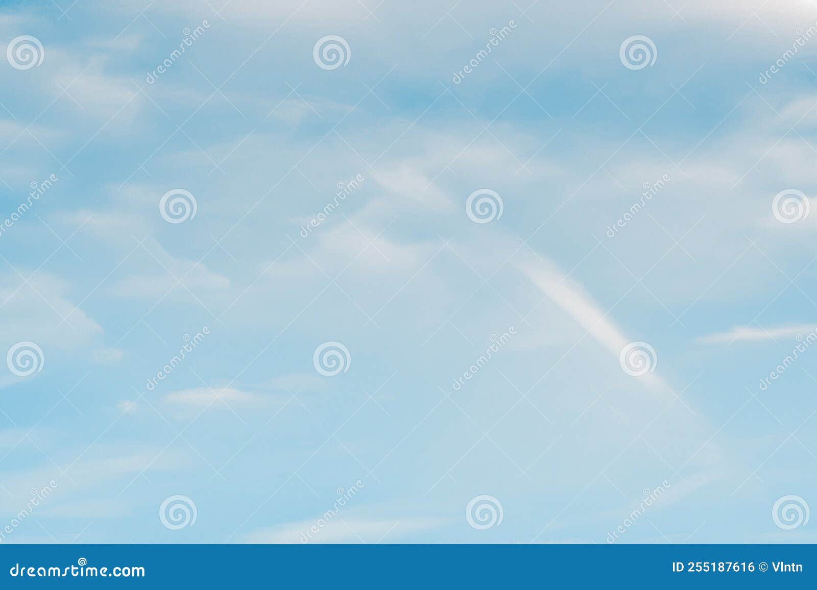 Fondo azul del cielo foto de archivo. Imagen de paisaje - 255187616