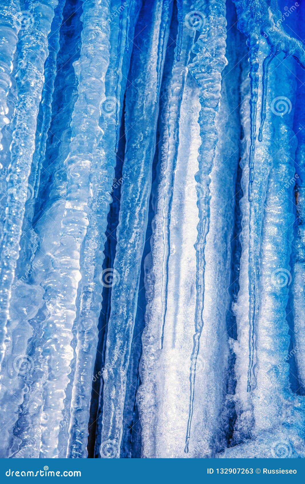 Fondo azul del hielo imagen de archivo. Imagen de travieso - 132907263