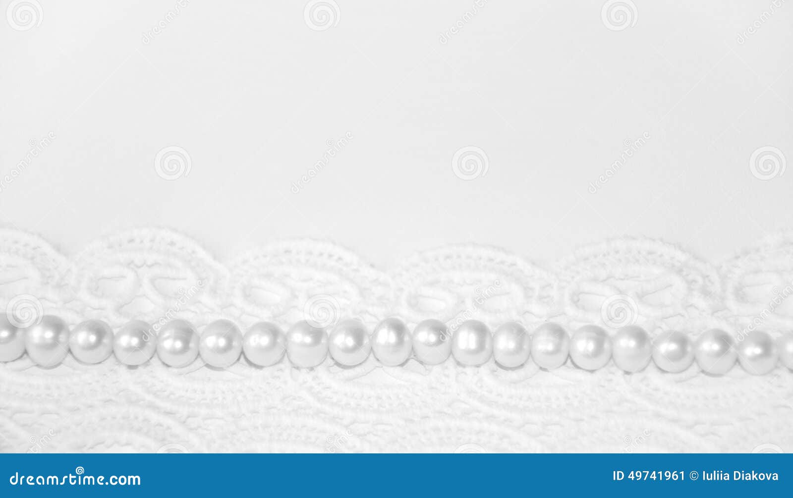 Fondo Bianco Elegante Con Pizzo E Le Perle Immagine Stock - Immagine di ...