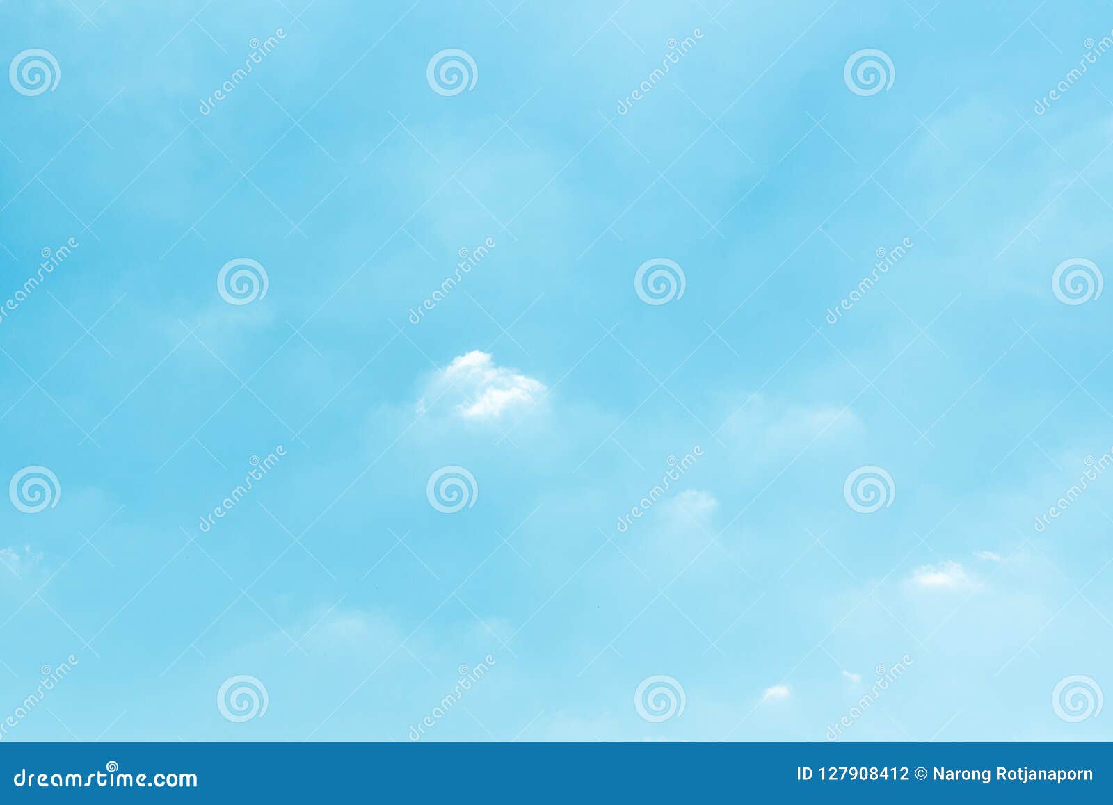 Fondo Claro De Cielo Azul, Nubes Con El Fondo Foto de archivo - Imagen ...