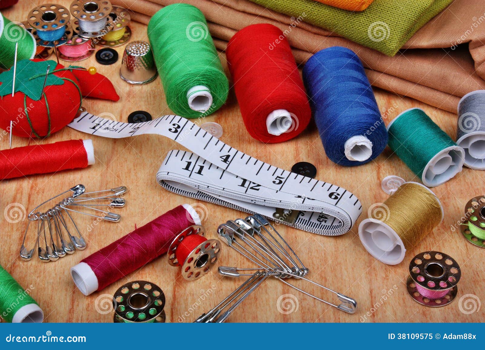 Fondo Con Gli Oggetti Di Cucito Immagine Stock - Immagine di cucito ...