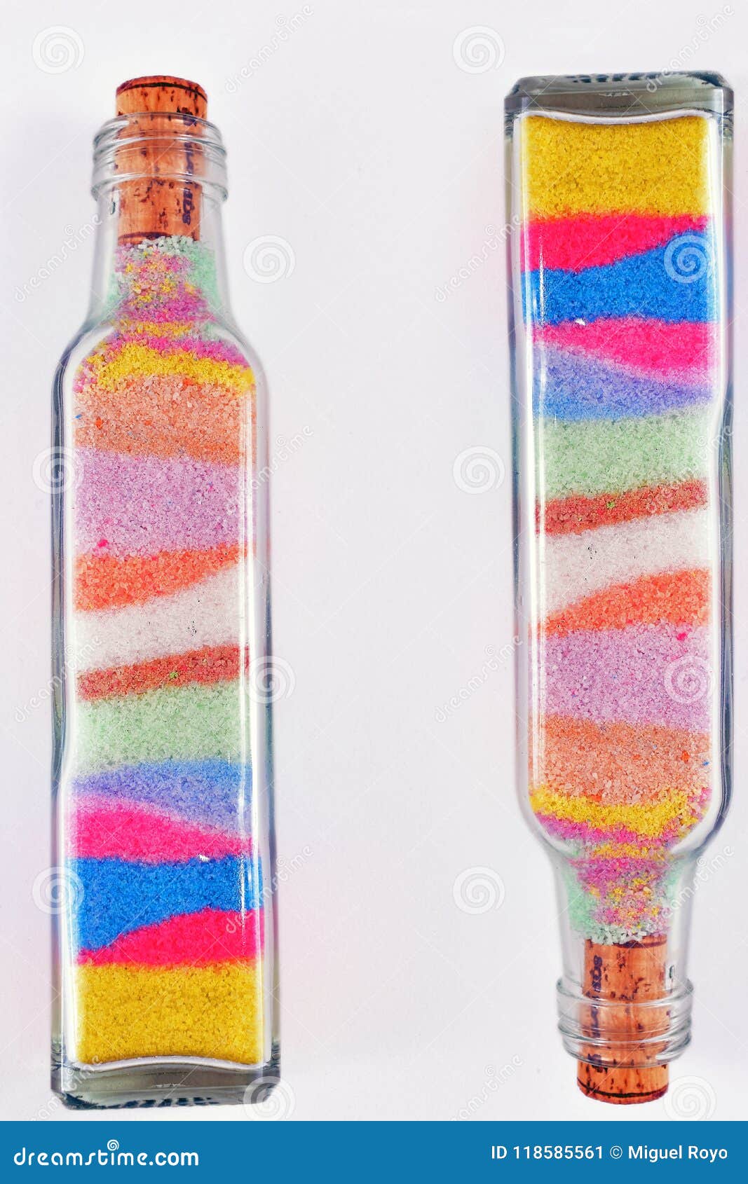 Fondo Con La Botella Llena De Arena Coloreada Imagen de archivo ...