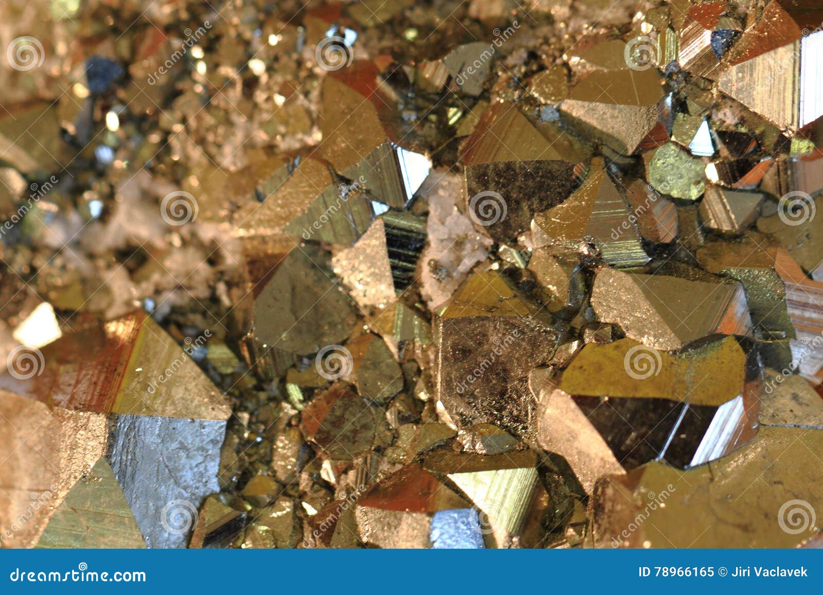 Fondo Del Minerale Della Pirite Immagine Stock - Immagine di minerali ...