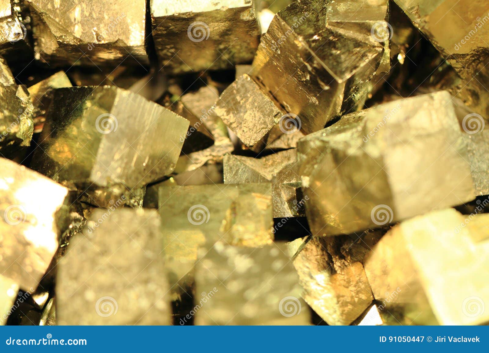 Fondo Del Minerale Della Pirite Immagine Stock - Immagine di gemma ...