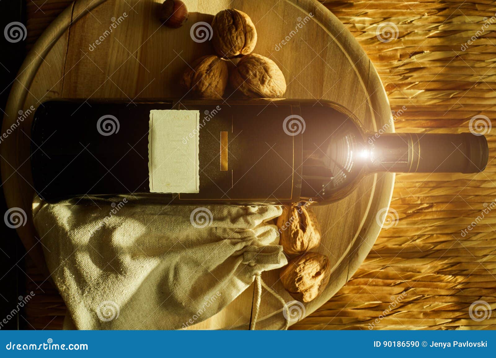 Fondo Dell'alimento Con Vino Rosso, Noci Fotografia Stock - Immagine di ...