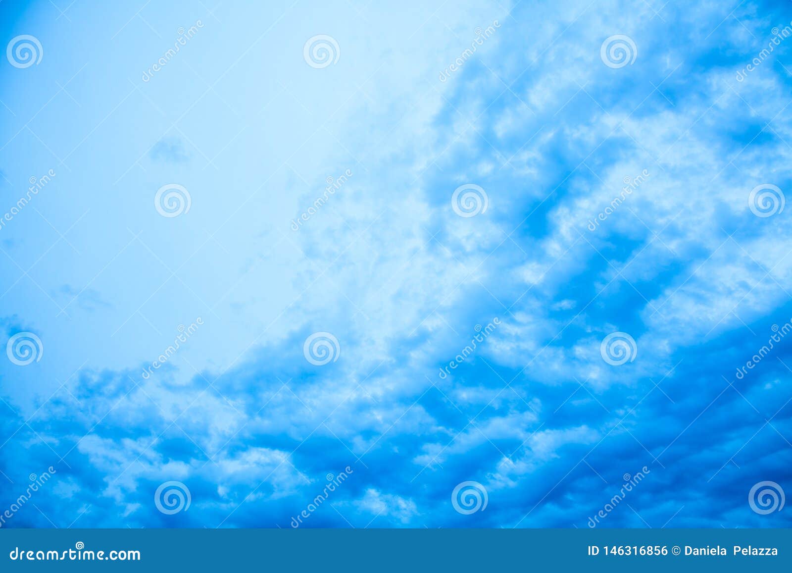 Fondo Horizontal Azul Abstracto Foto de archivo - Imagen de nubes ...