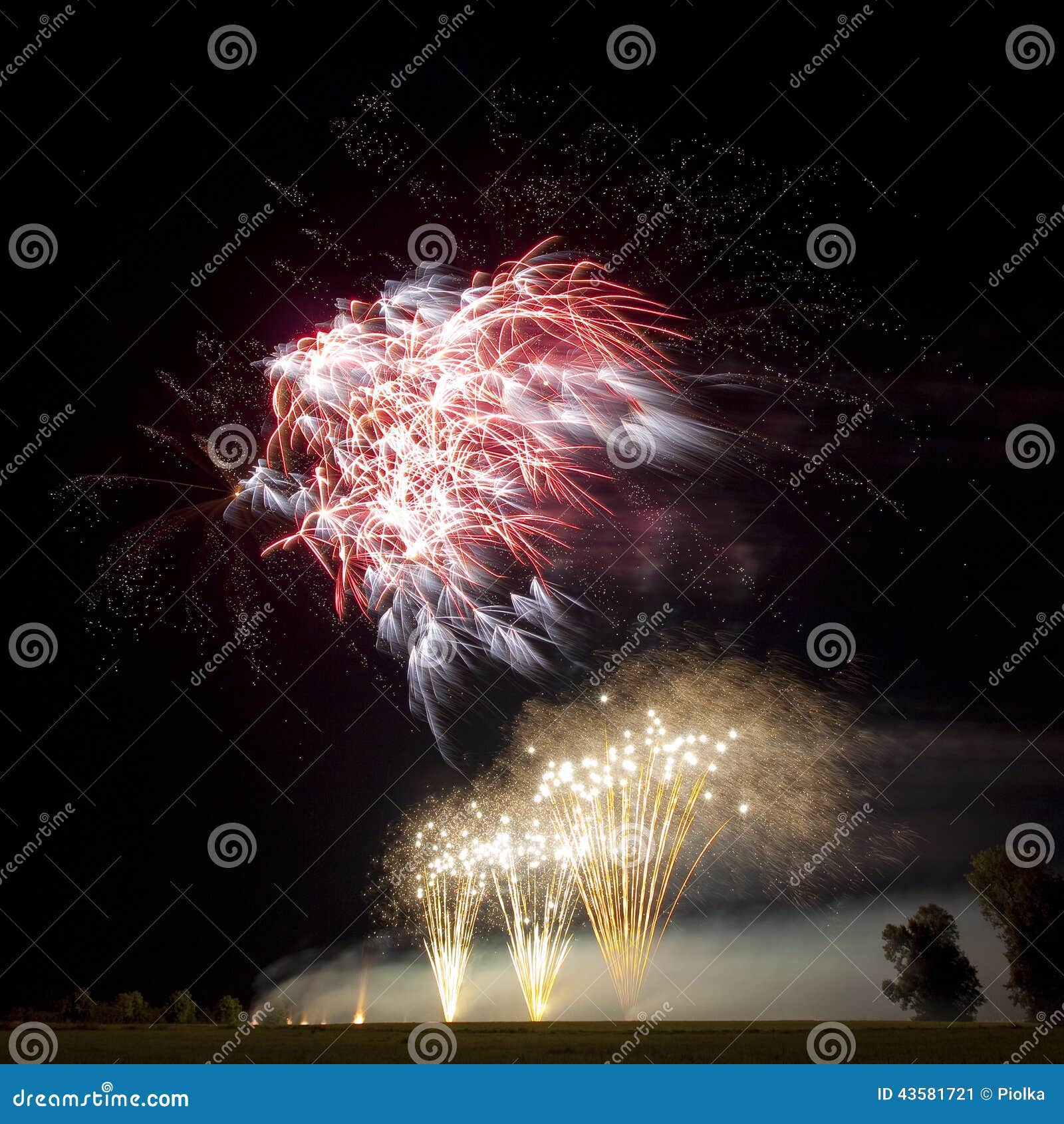 Fondo Impressionante Dei Fuochi D'artificio Immagine Stock - Immagine ...