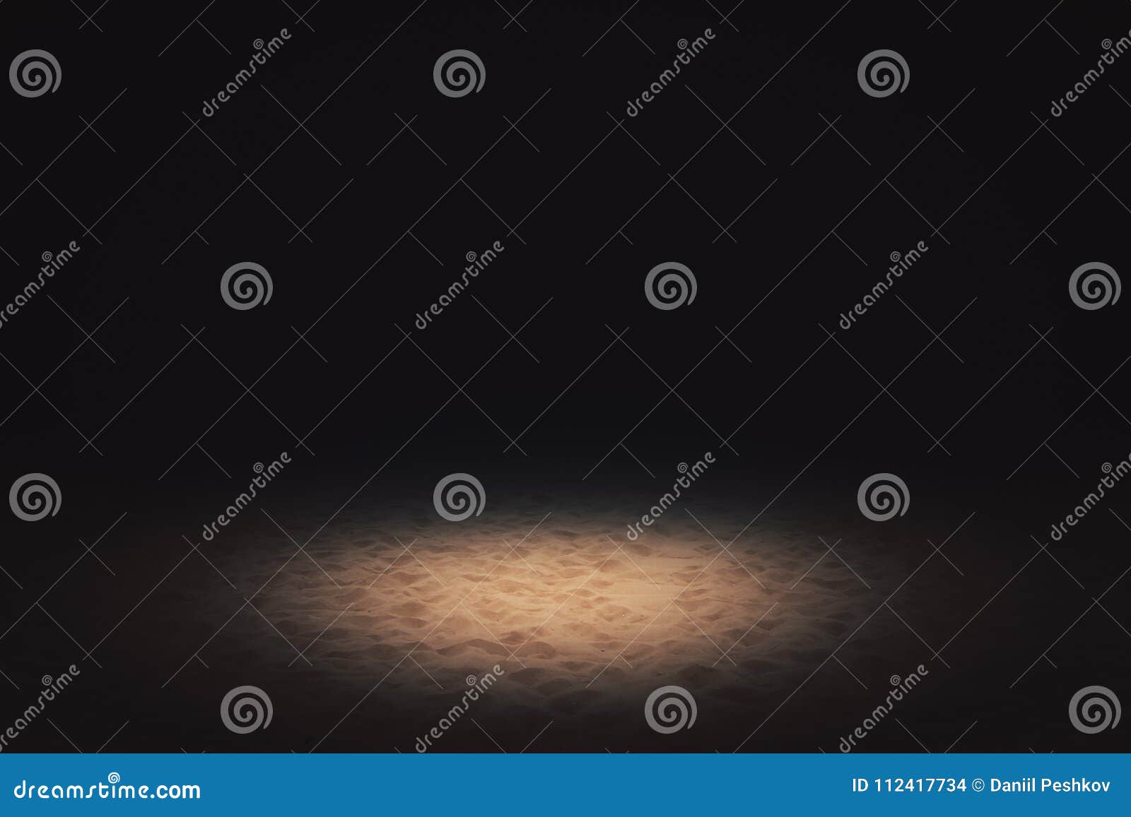 Fondo Negro Con El Proyector Foto de archivo - Imagen de vacaciones ...