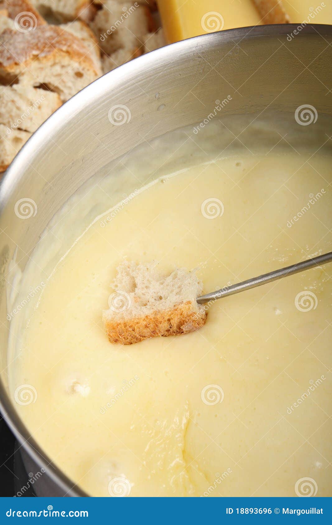 Fonduta di formaggio fotografia stock. Immagine di baguette - 18893696
