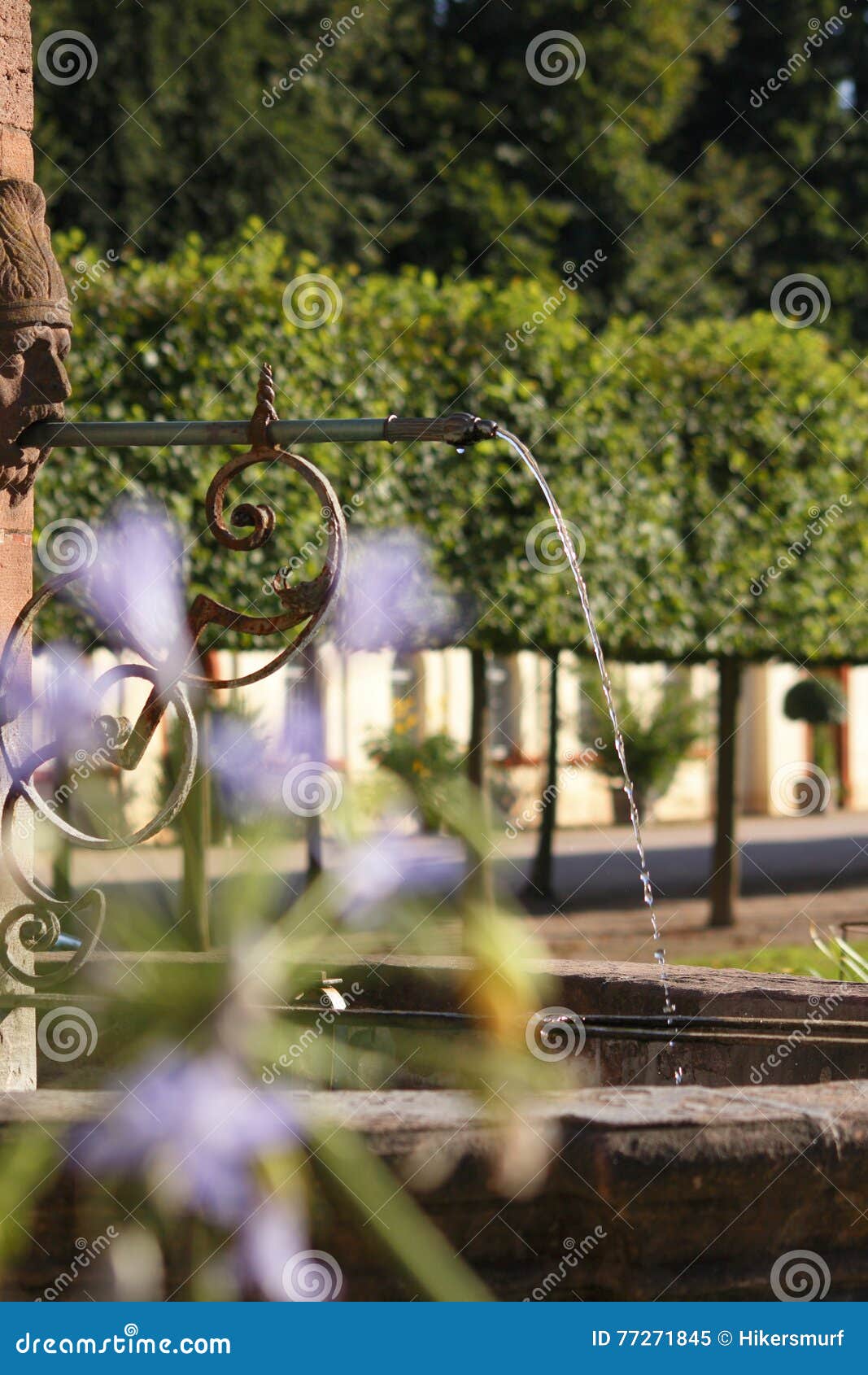 Fontain fotografering för bildbyråer. Bild av baroisk - 77271845