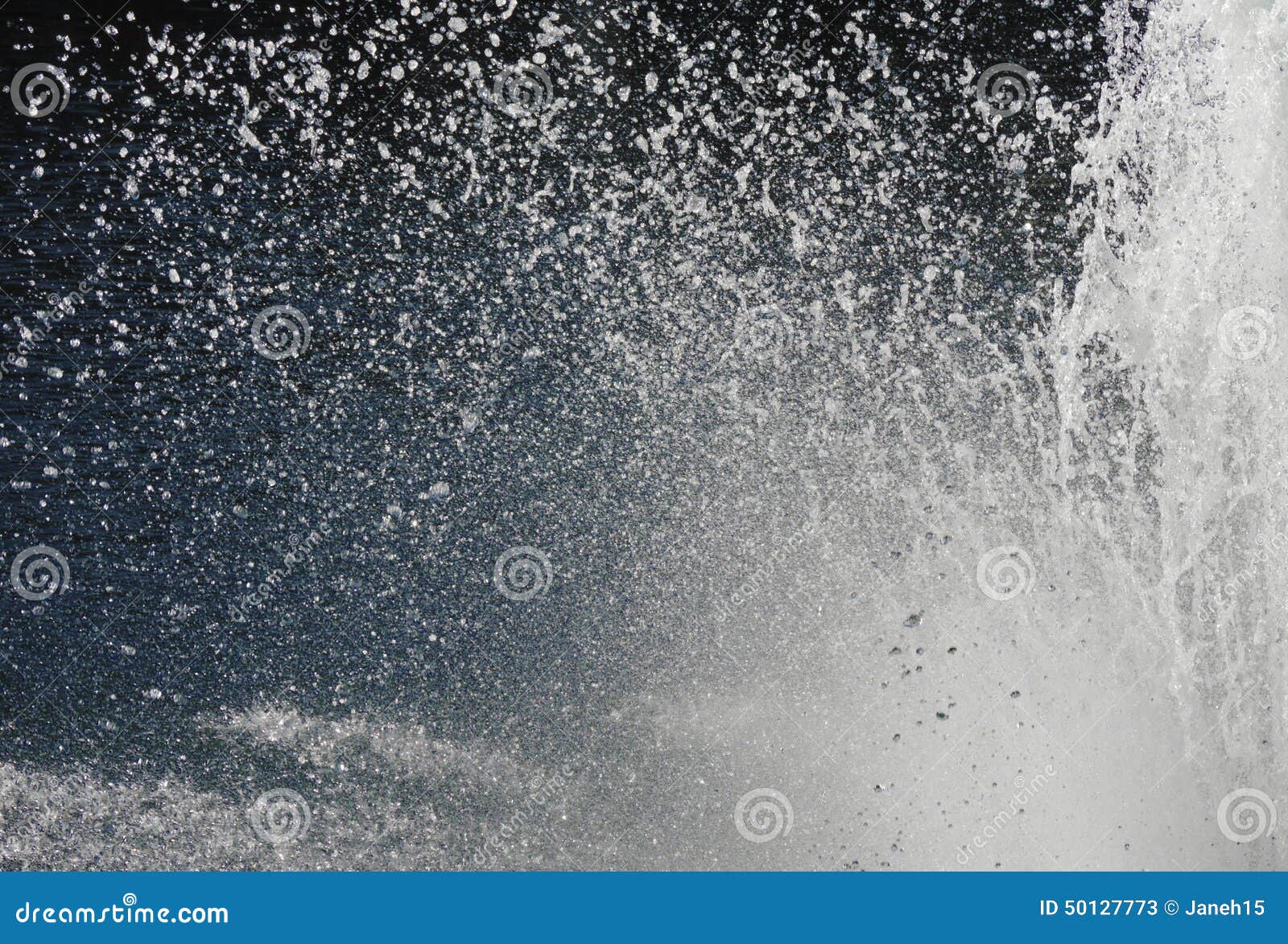 Fontaine Avec Des Gouttelettes D'eau Image stock - Image du lisse ...