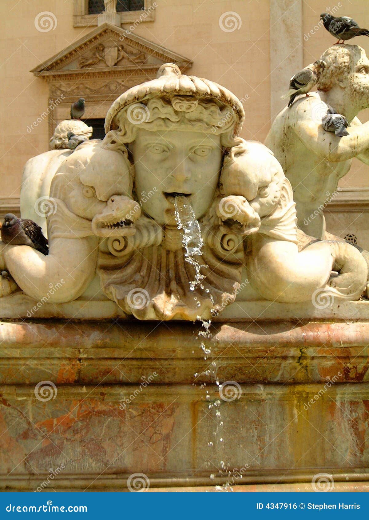 Fontaine romaine photo stock. Image du marbre, rome, gouttelettes - 4347916