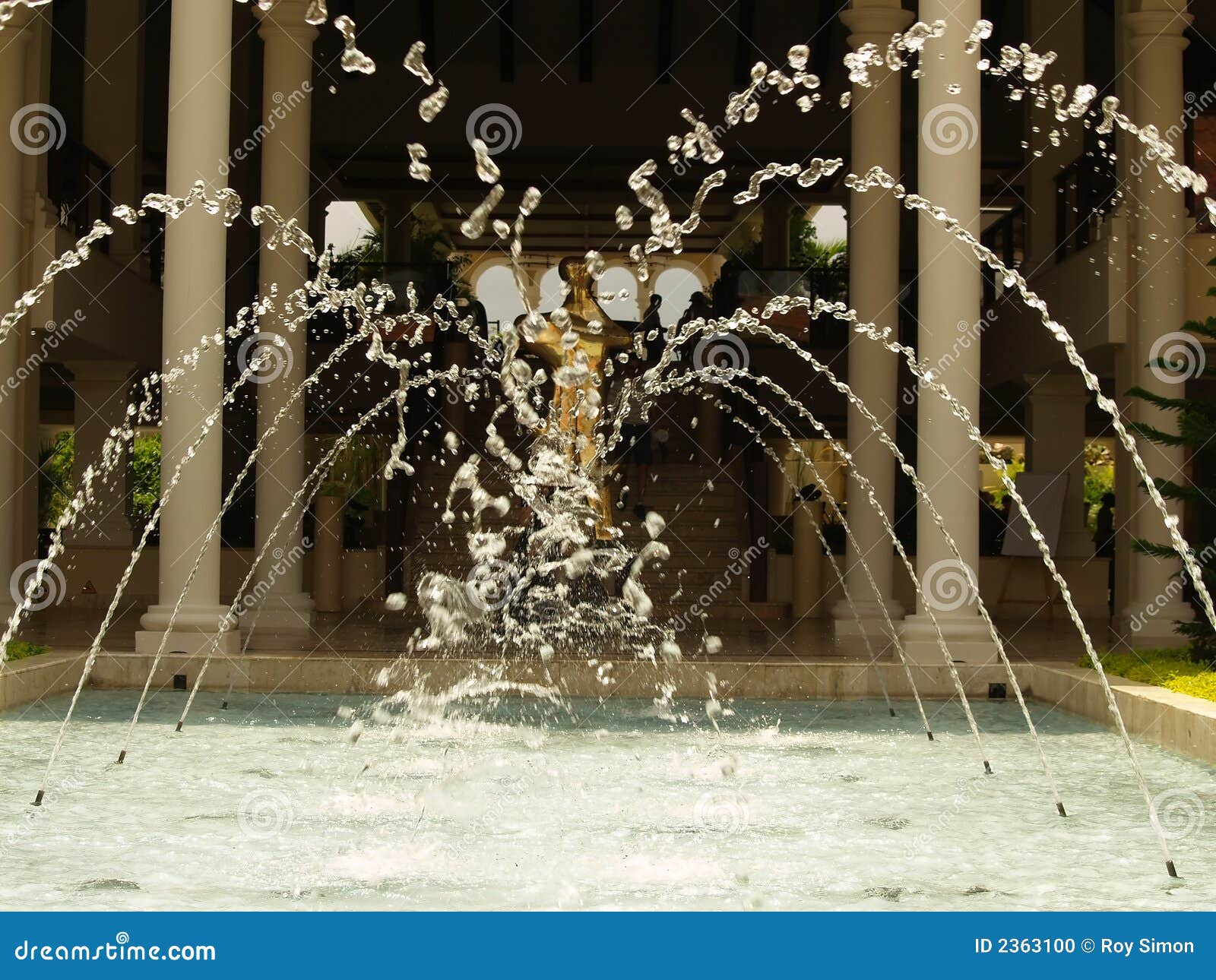 Fontaines photo stock. Image du fontaine, fond, piliers - 2363100