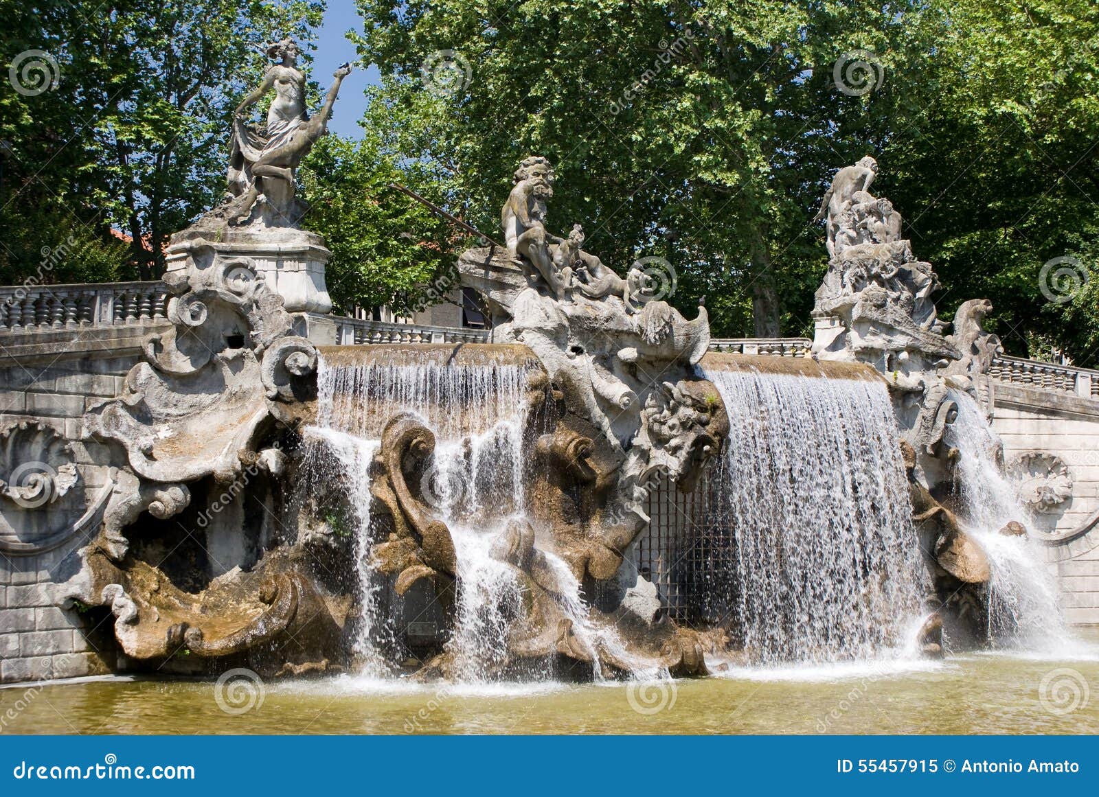 Fontana Dei Dodici Mesi, Torino Immagine Stock - Immagine di valentino ...