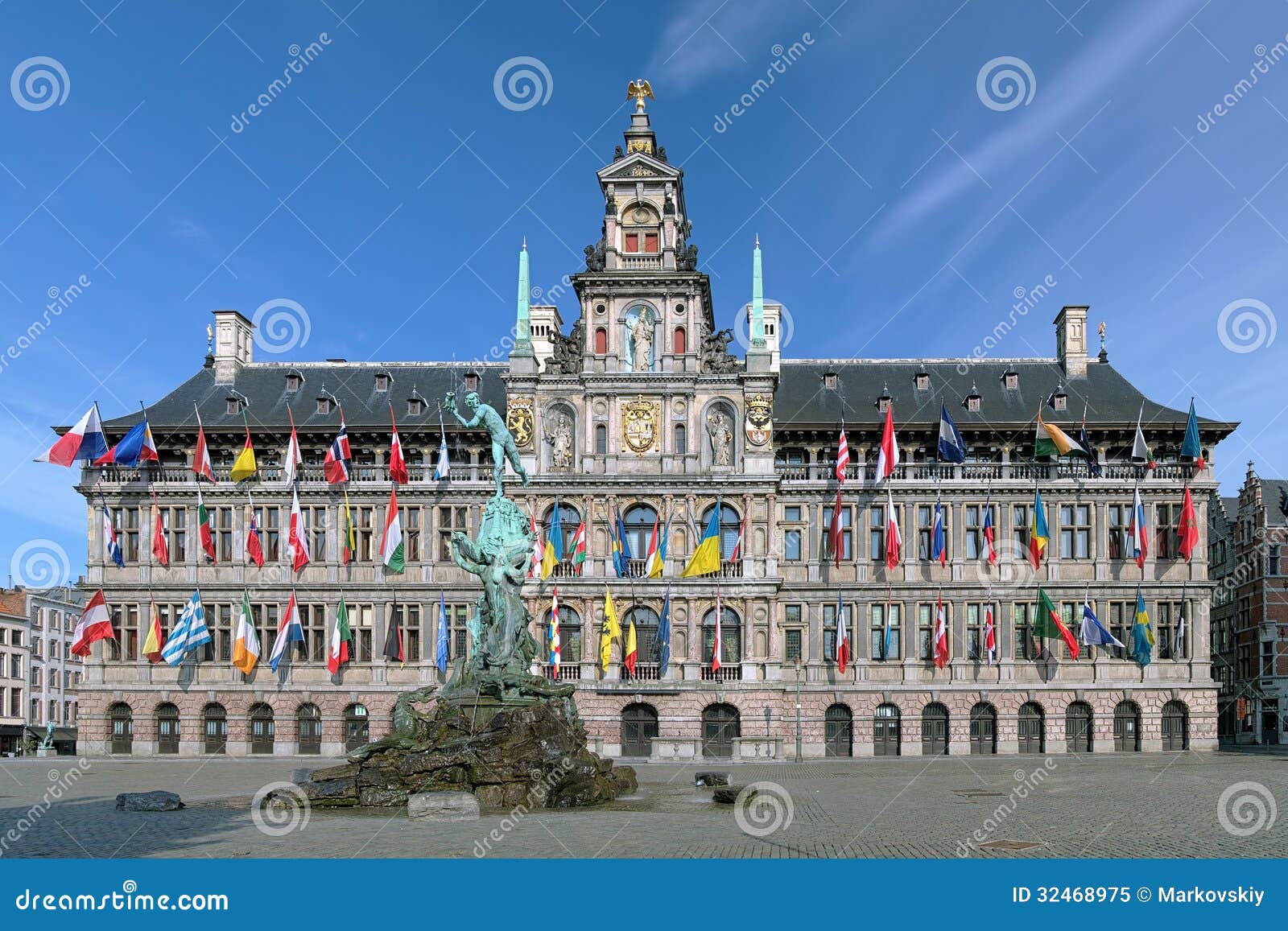 Fontana Del Comune E Di Brabo Di Anversa, Belgio Immagine Stock ...