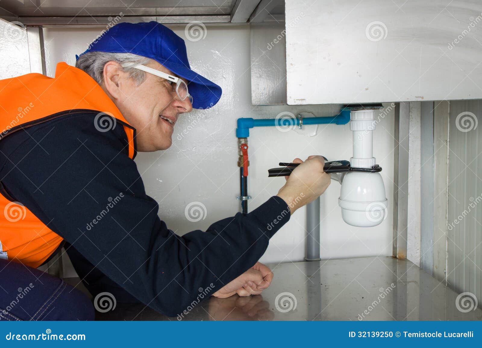 Fontanero En El Trabajo Imagen. Imagen: 32139250