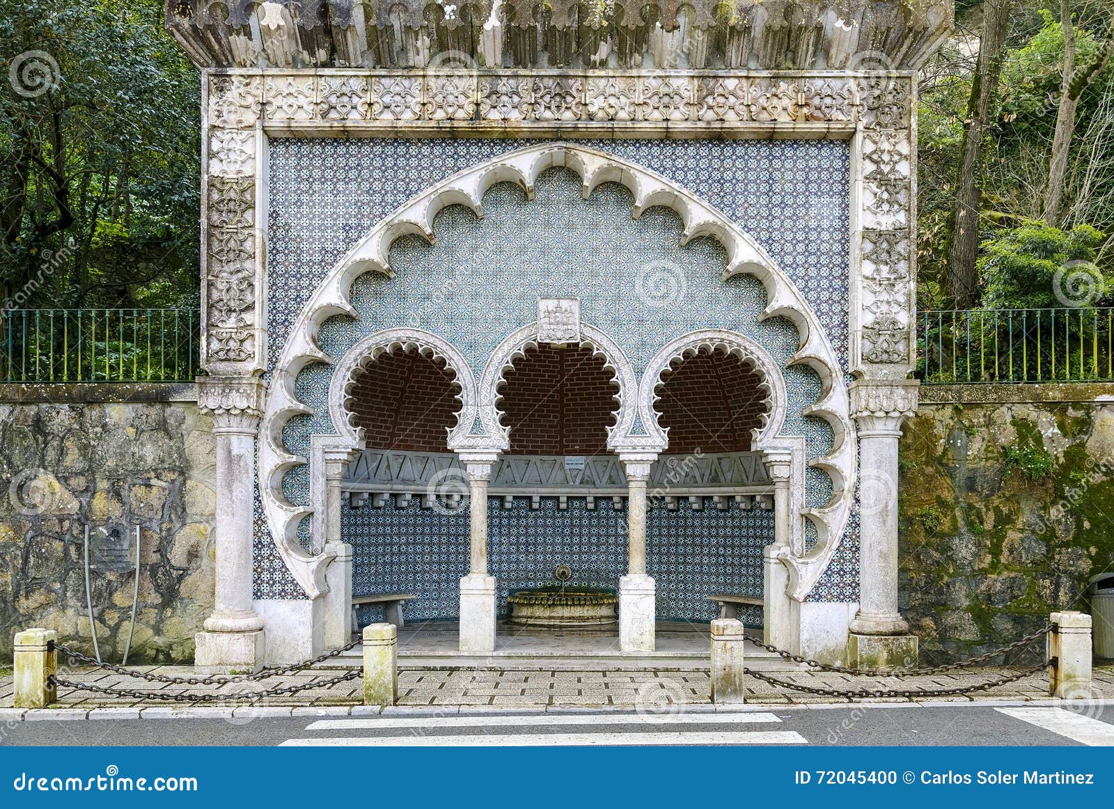 Fonte Mouro, Sintra, Portugal Foto de Stock - Imagem de arquitetura ...