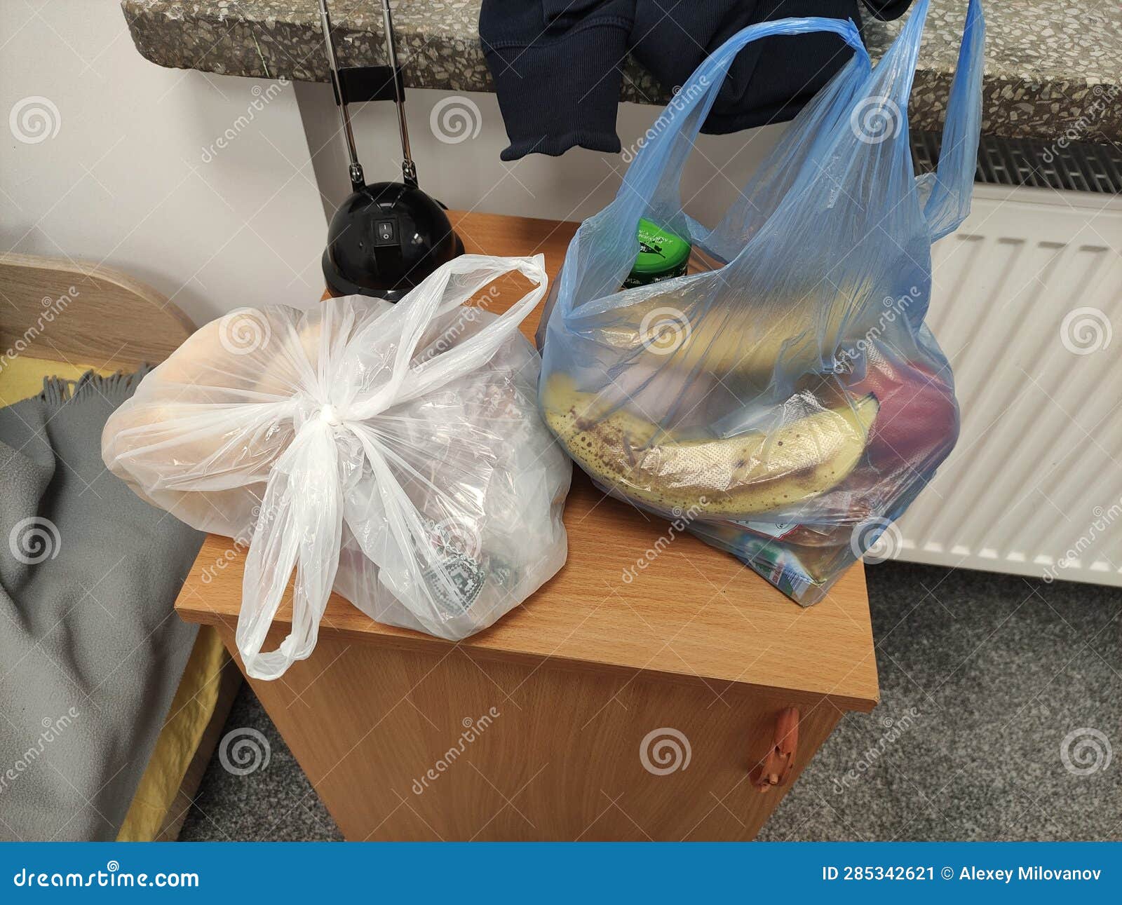 Food bags on the table stock image. Image of lettuce - 285342621