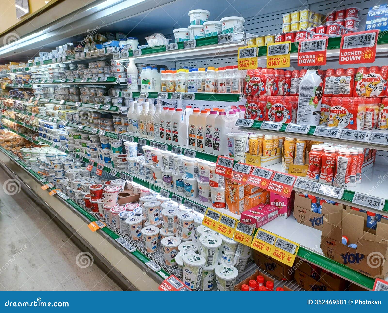 Food Basic Grocery Store Interior Editorial Photo - Image of shop ...