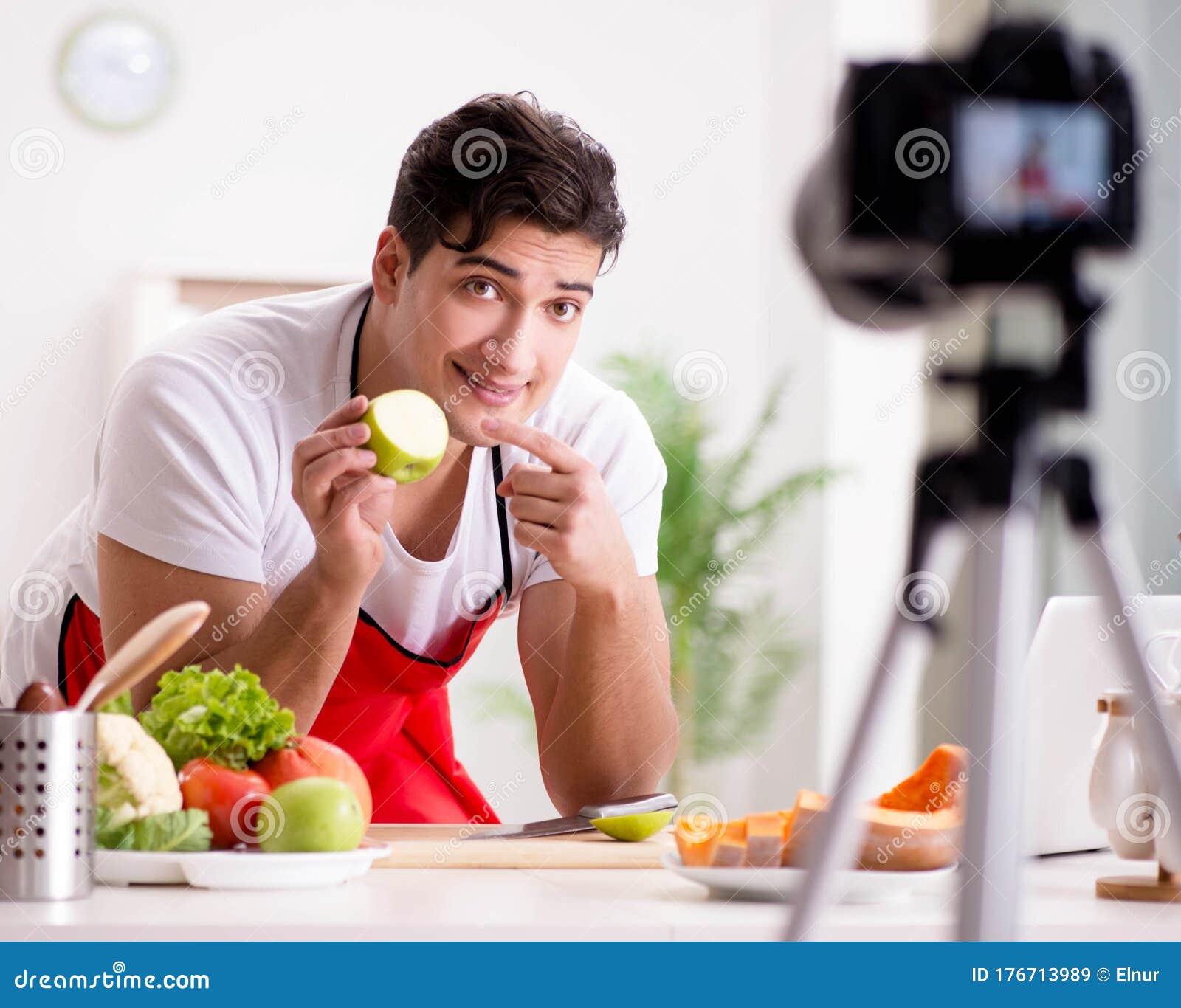 Food Blogger Working in the Kitchen Stock Image - Image of hobby, blog ...