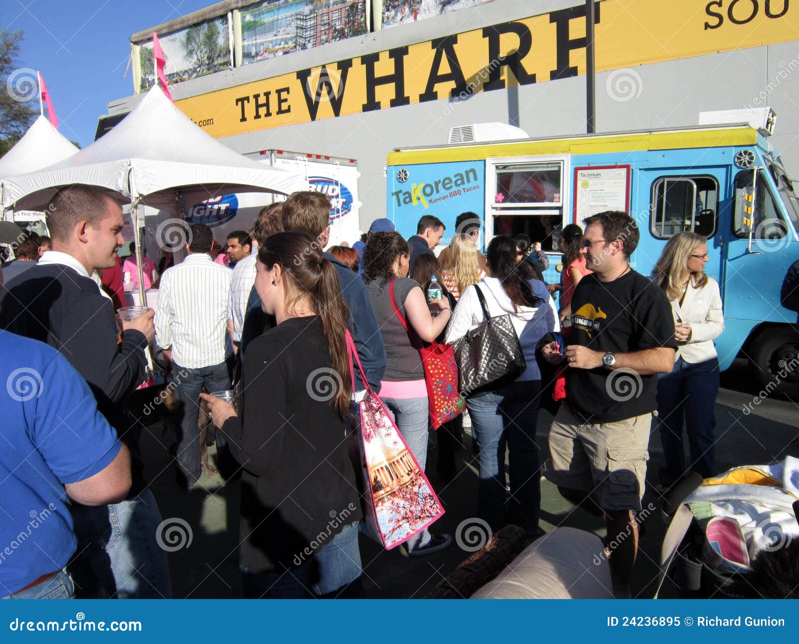 Food Truck Line editorial image. Image of people, festival - 24236895