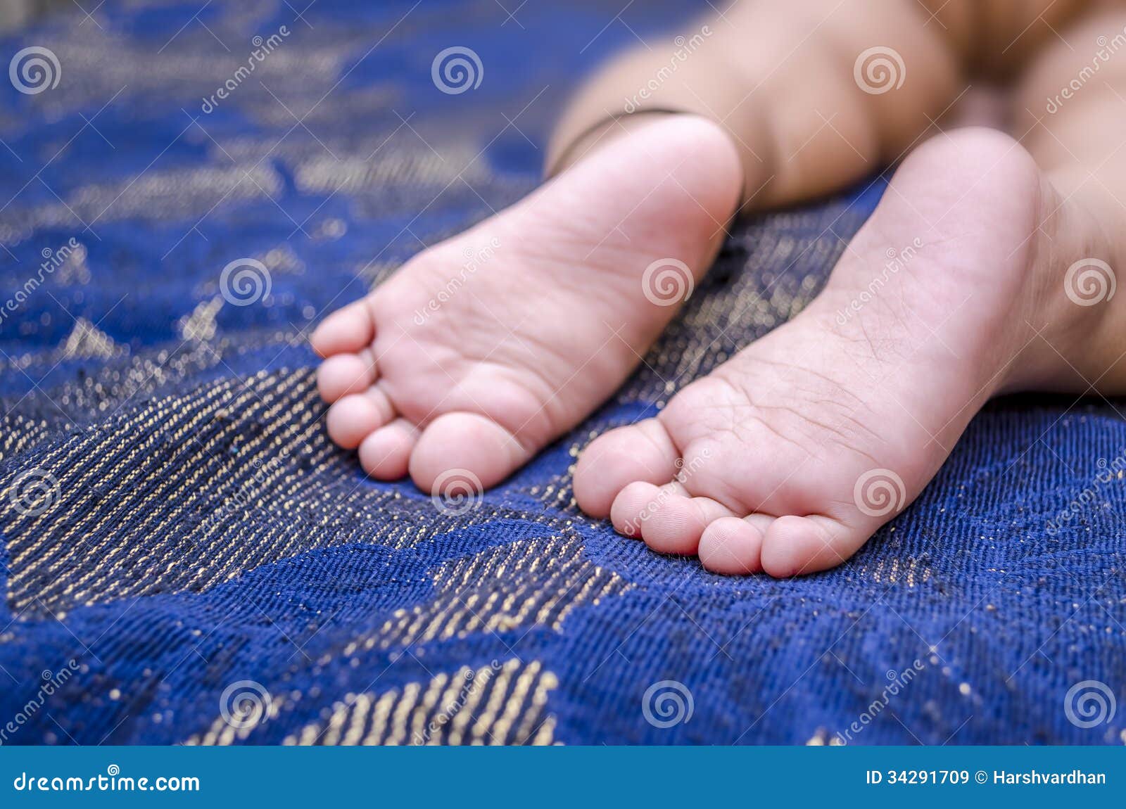 Feet of infant baby boy stock image. Image of horizontal - 34291709