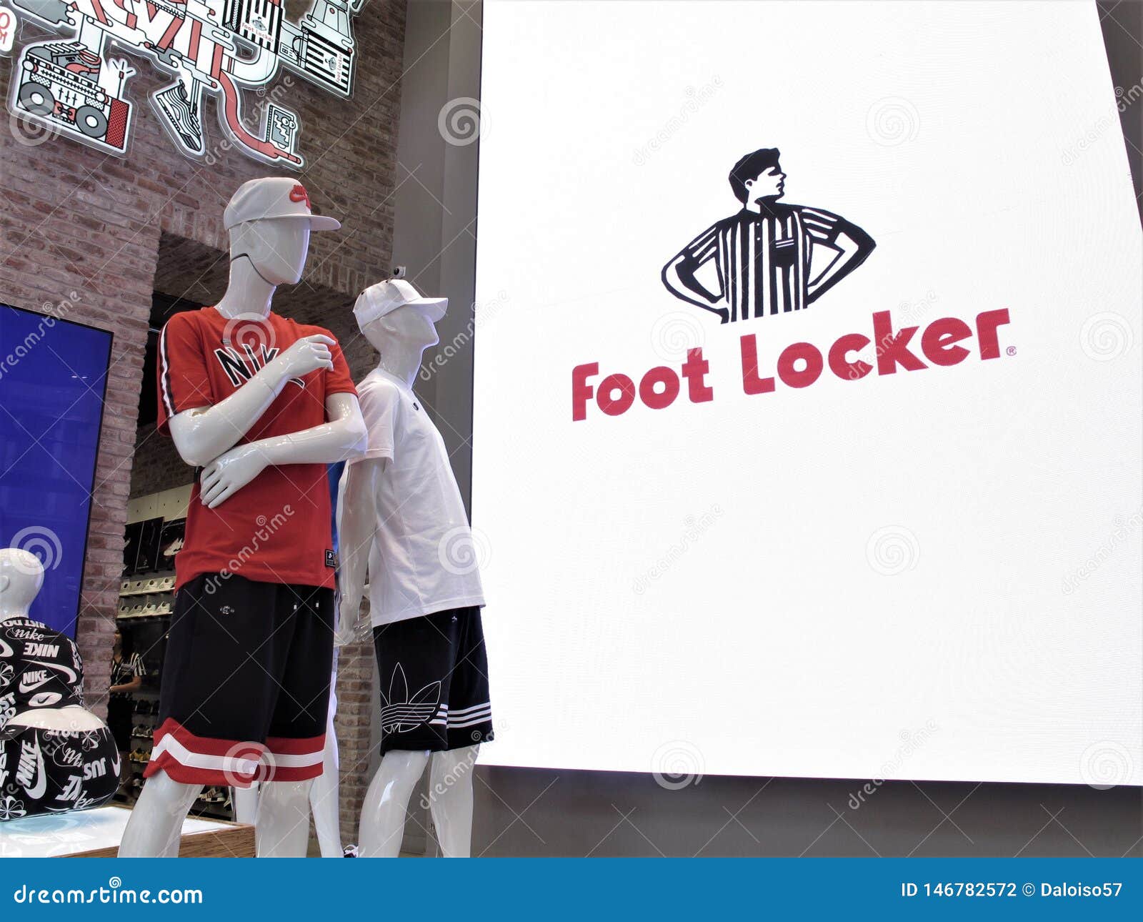 Foot Locker Rome, Italy editorial photography. Image of post - 146782572
