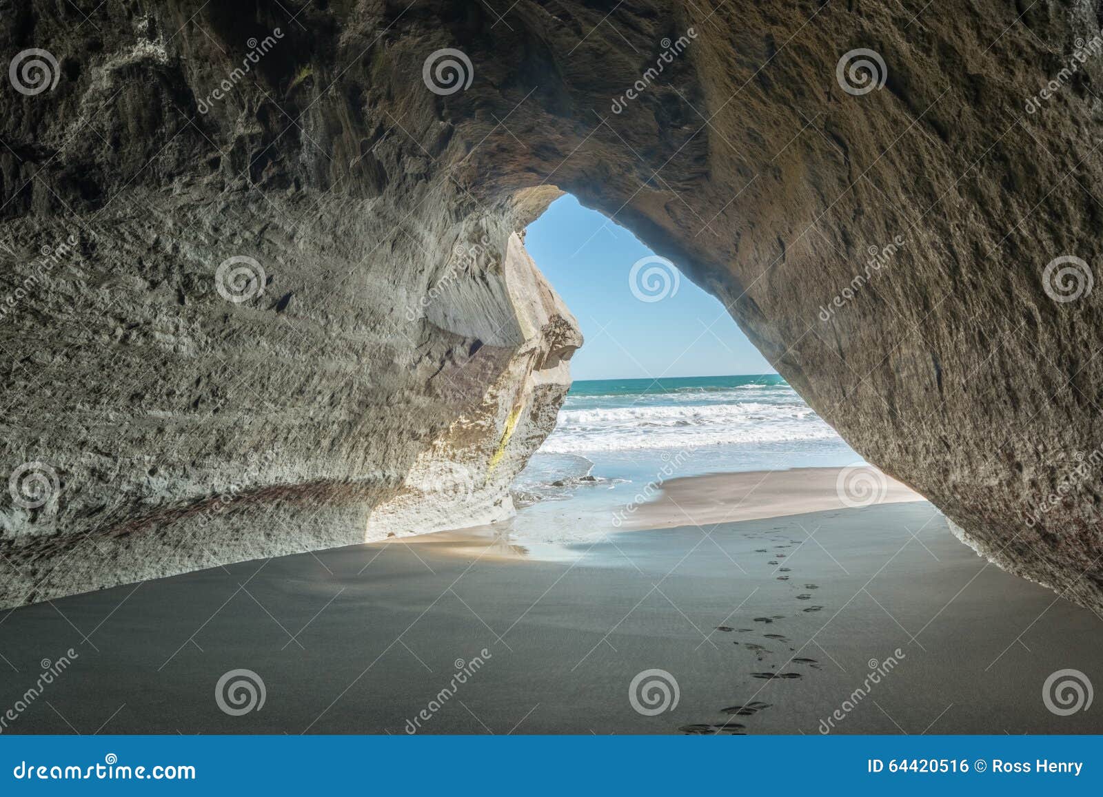Foot Prints Cave stock photo. Image of beach, ocean, waverley - 64420516