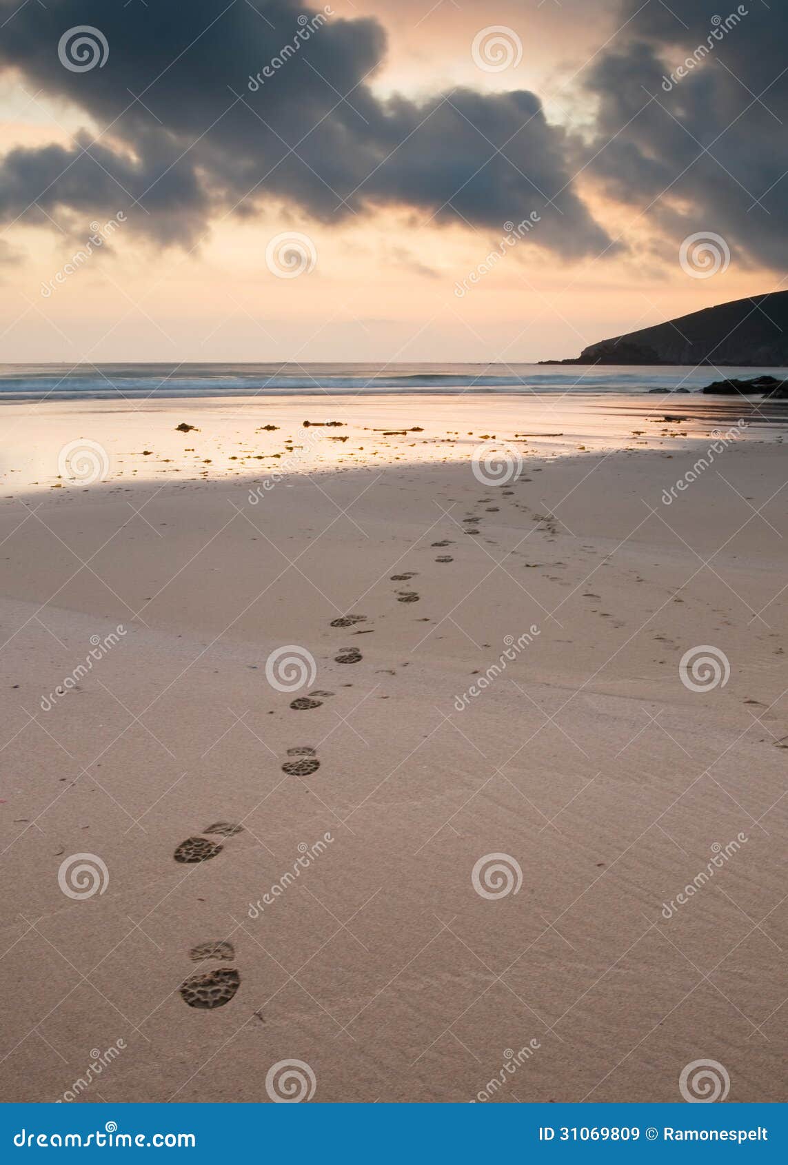 Footsteps on the beach stock image. Image of diagonal - 31069809