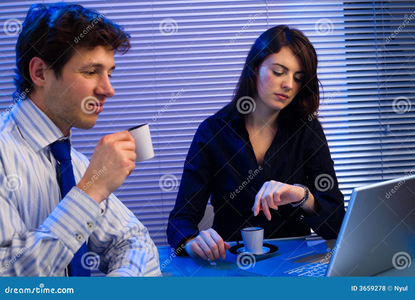 Fora do tempo estipulado foto de stock. Imagem de retrato - 3659278