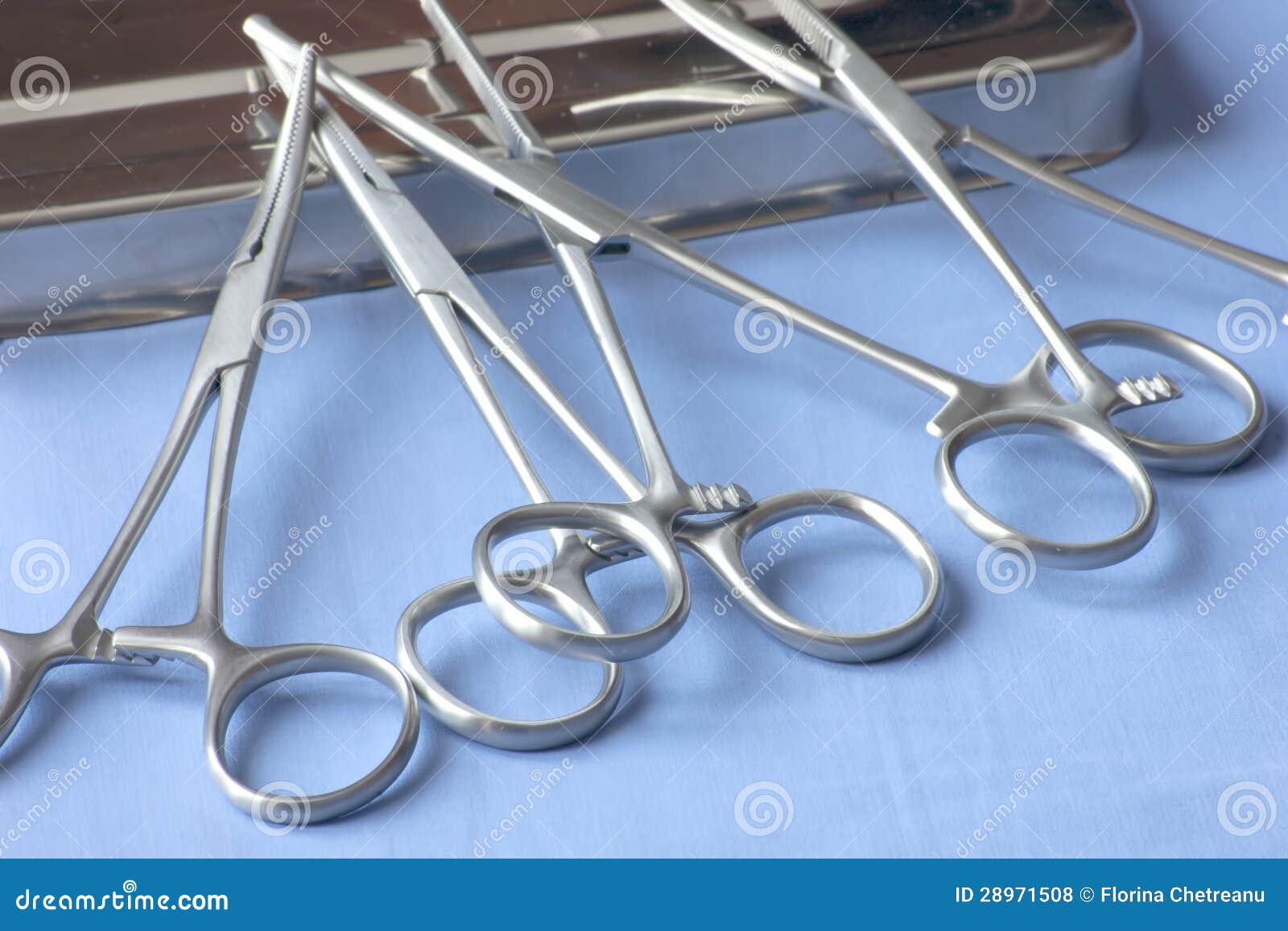 Forceps Chirurgical Suppored Sur Les Constructeurs De Voir Photo stock ...