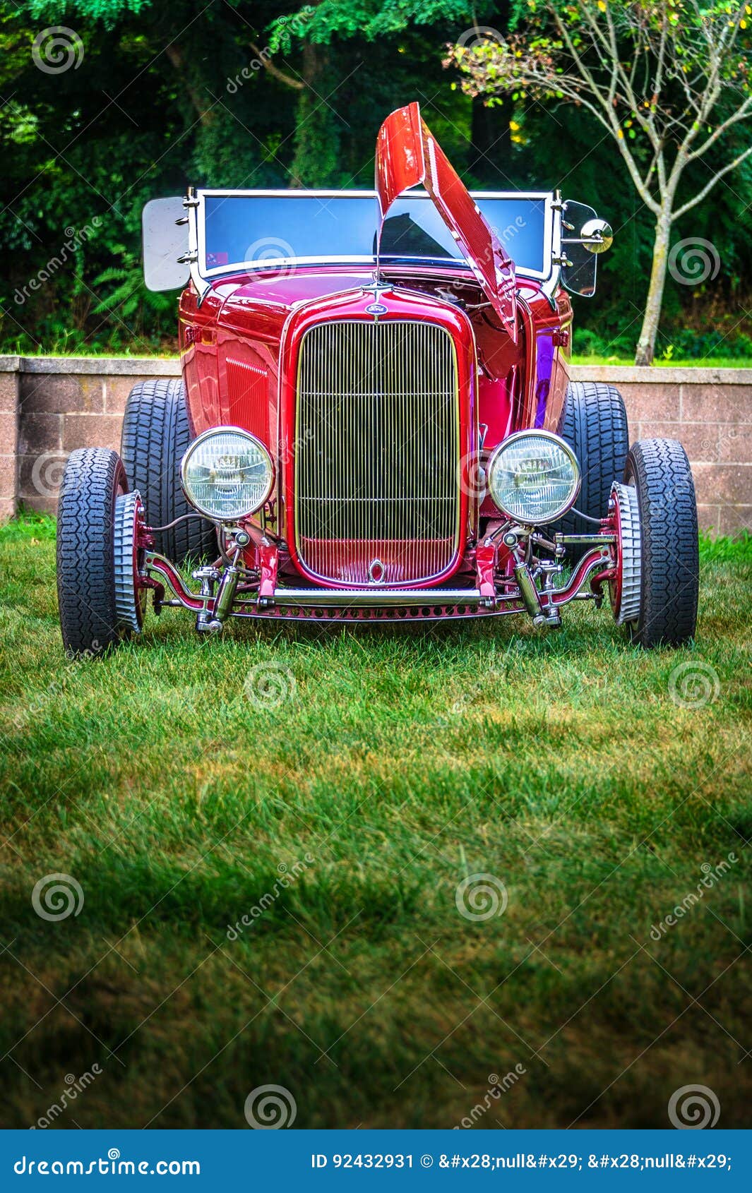 Ford Cherry Red Hot Rod 1932 - Retrato De Mstr Foto editorial - Imagen ...