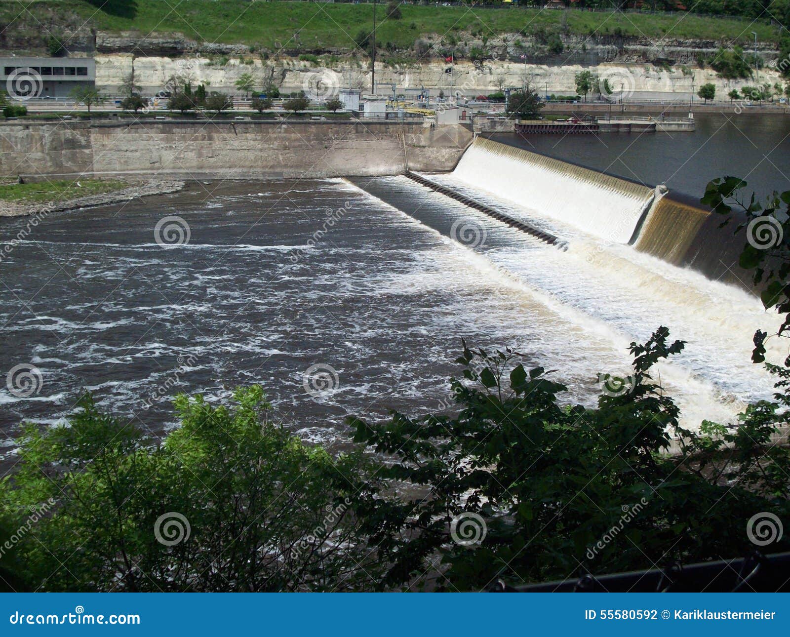 Ford Dam Overlook in Minneapolis Foto de archivo - Imagen de exuberante ...