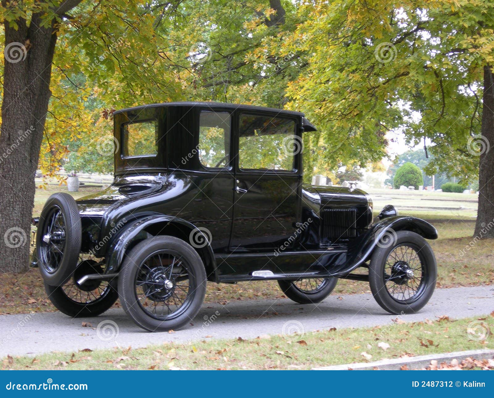 Ford Model T in fall stock photo. Image of leaves, quiet - 2487312