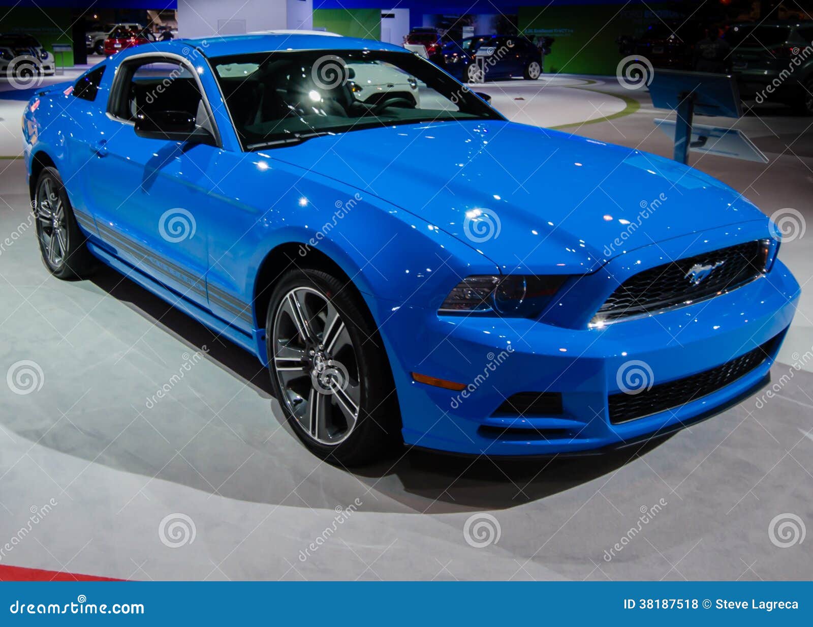 2013 Ford Mustang, Azul Do Grabber Foto de Stock Editorial - Imagem de ...