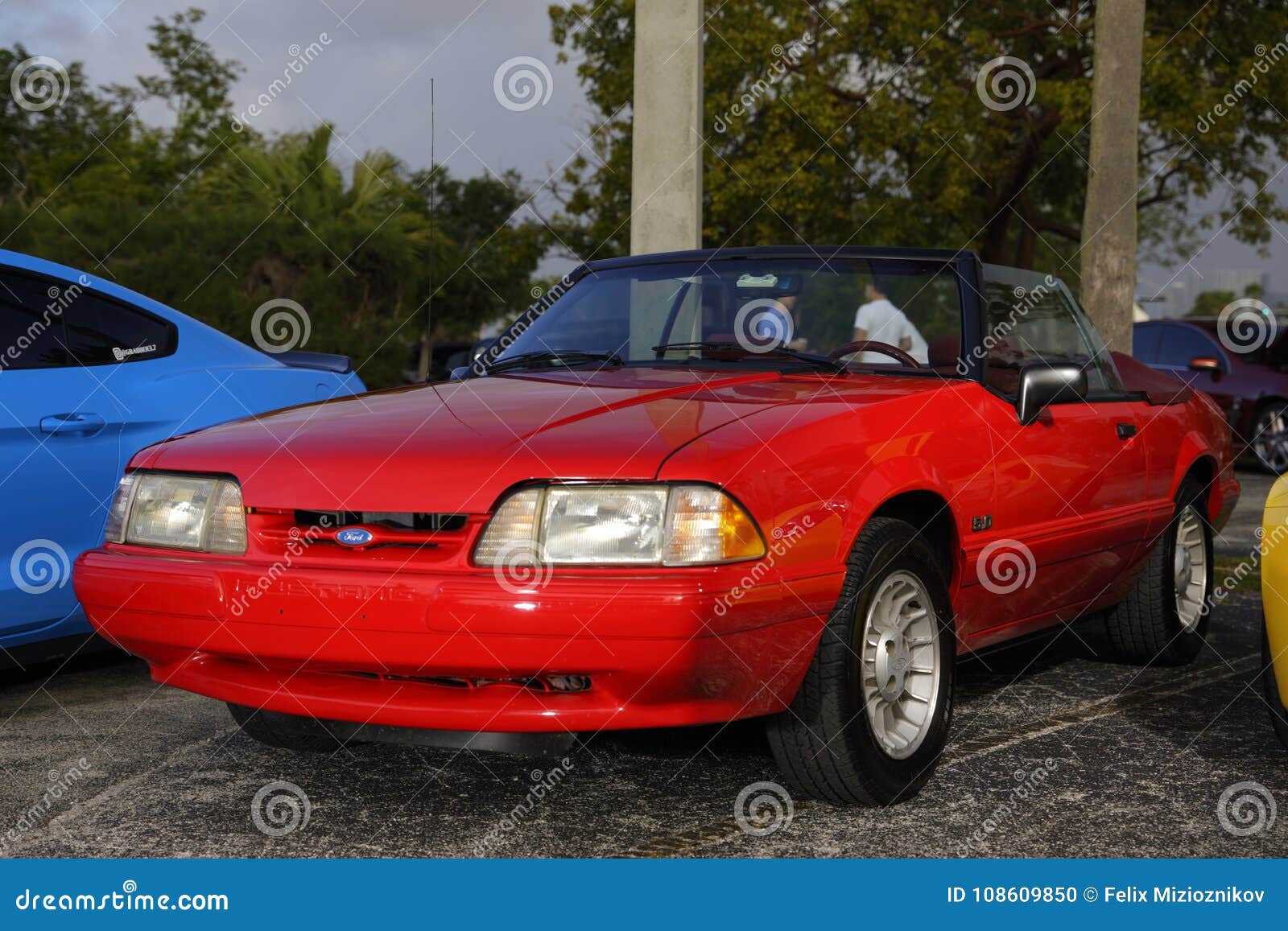 Ford Mustang Convertible Rojo 5 Imagen editorial - Imagen de marzo ...