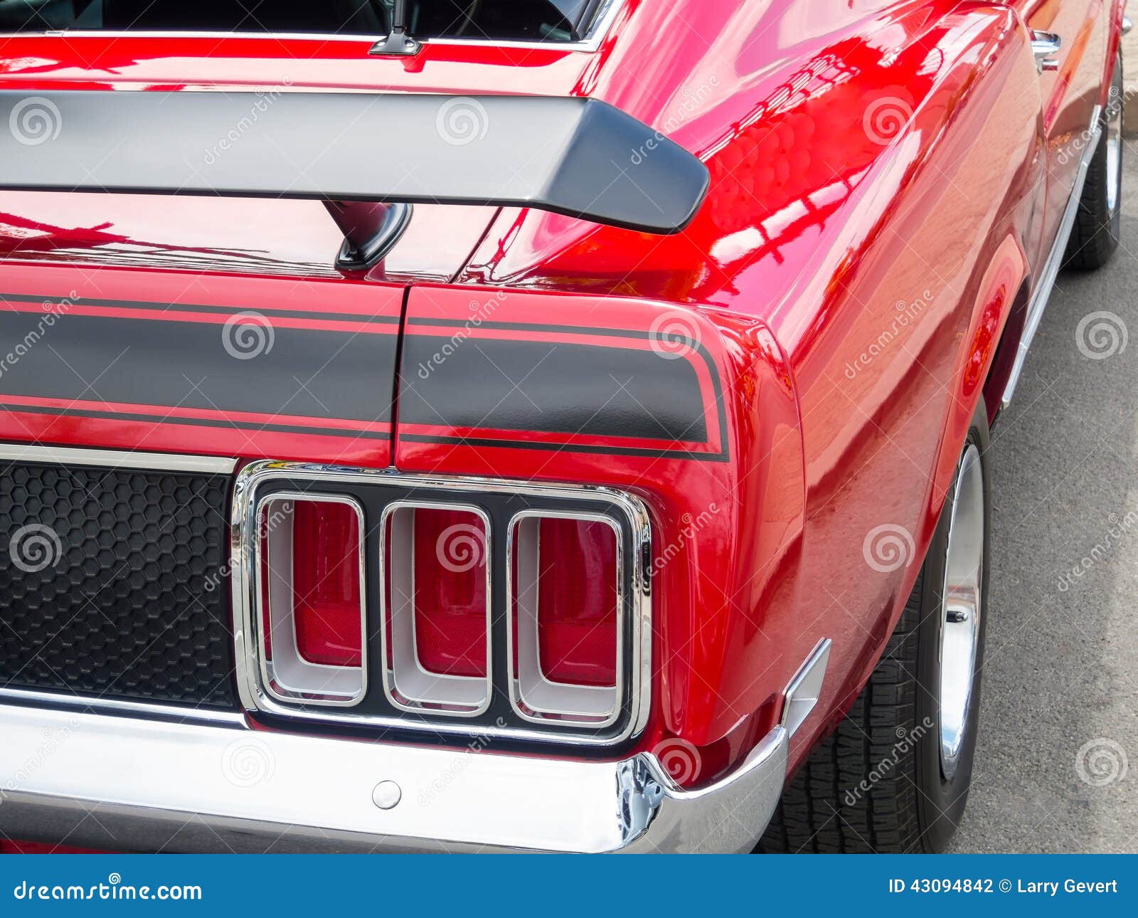 Ford Mustang rojo foto de archivo. Imagen de extracto - 43094842